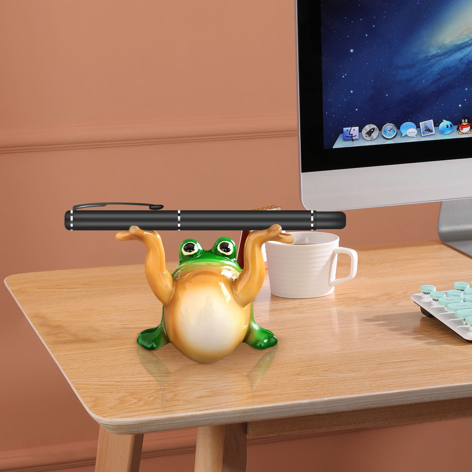 Rewenti the Desk Top Receives the Frogs Pen Rack the Handicraft Display ...