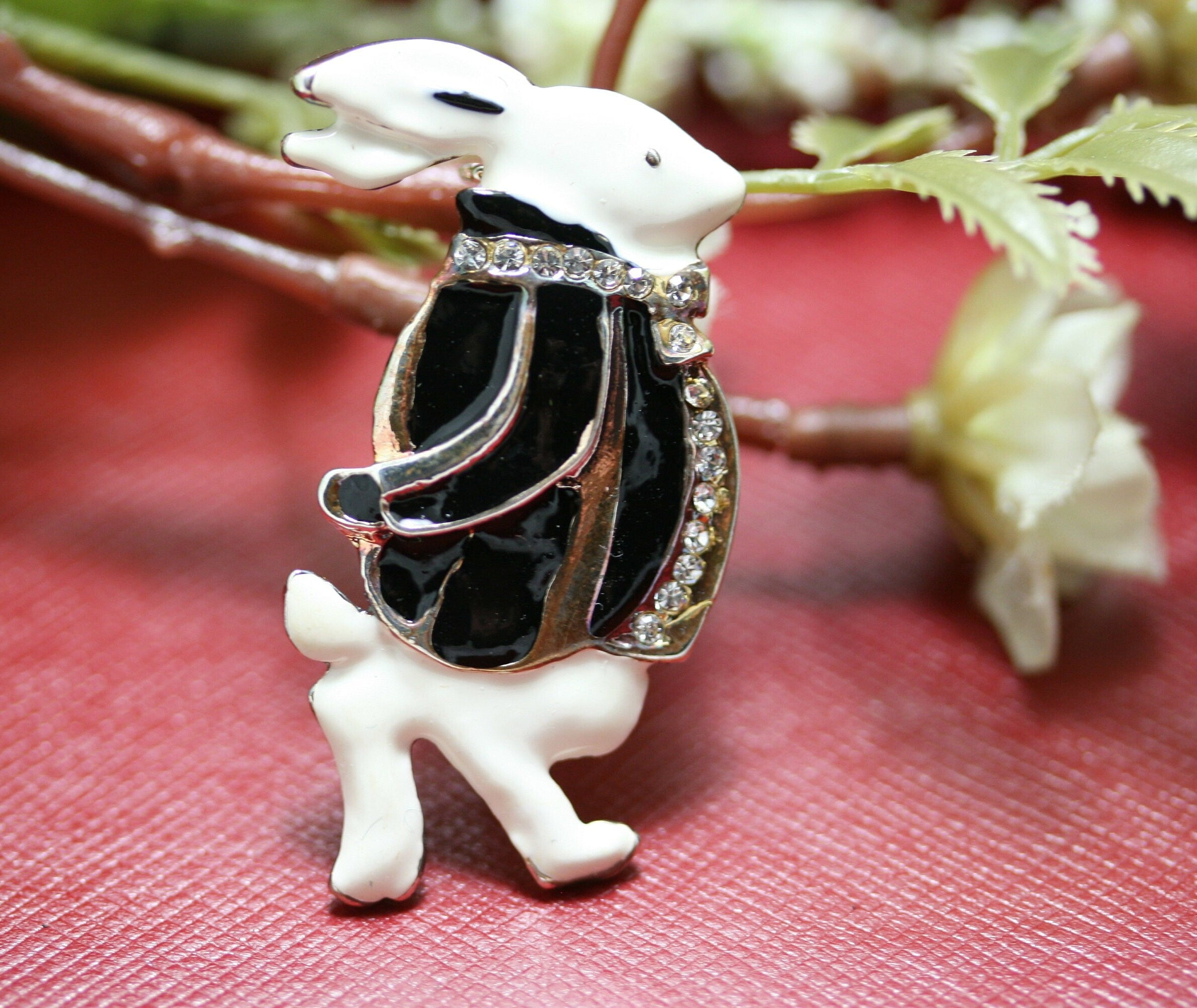 Just Love Jewels Rabbit Brooch, White Enamel Bunny Rabbit Lapel Pin ...