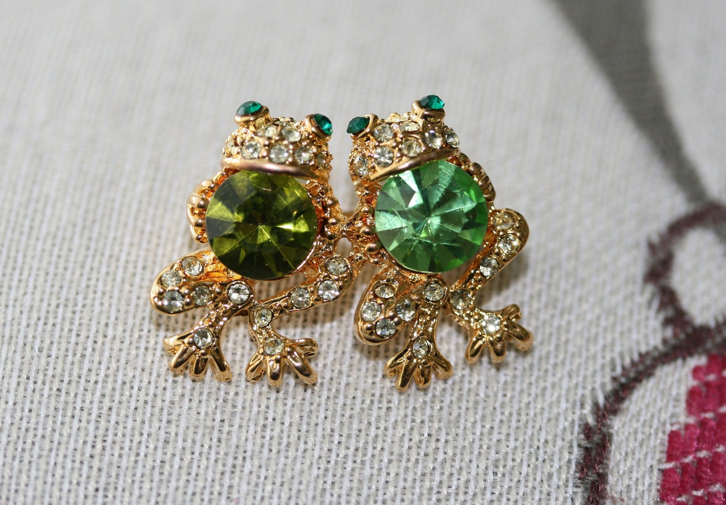 Rhinestone Frog Brooch, Swarovski Crystal Frog Pin - Walmart.com