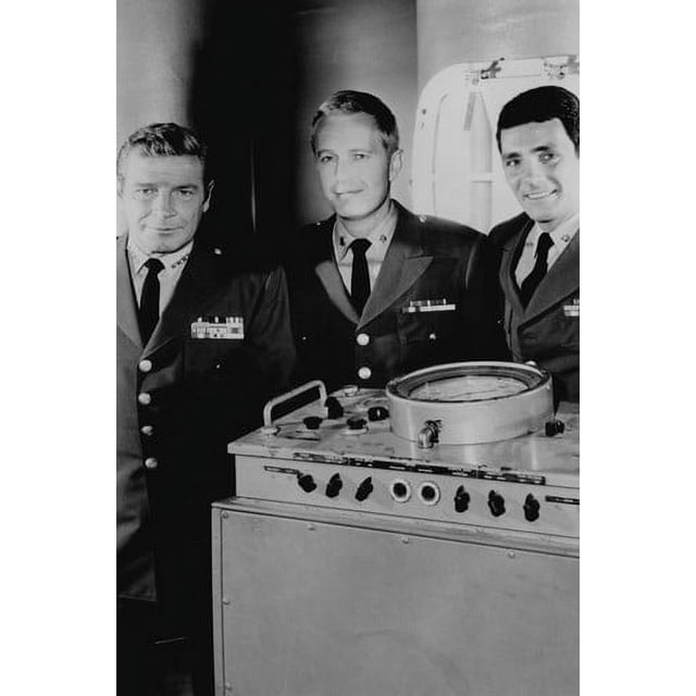 Richard Basehart and David Hedison and Robert Dowdell in Voyage to the ...