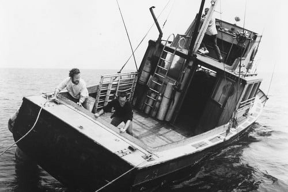 Richard Dreyfuss, Roy Scheider and Robert Shaw in Jaws 24x36 Poster ...