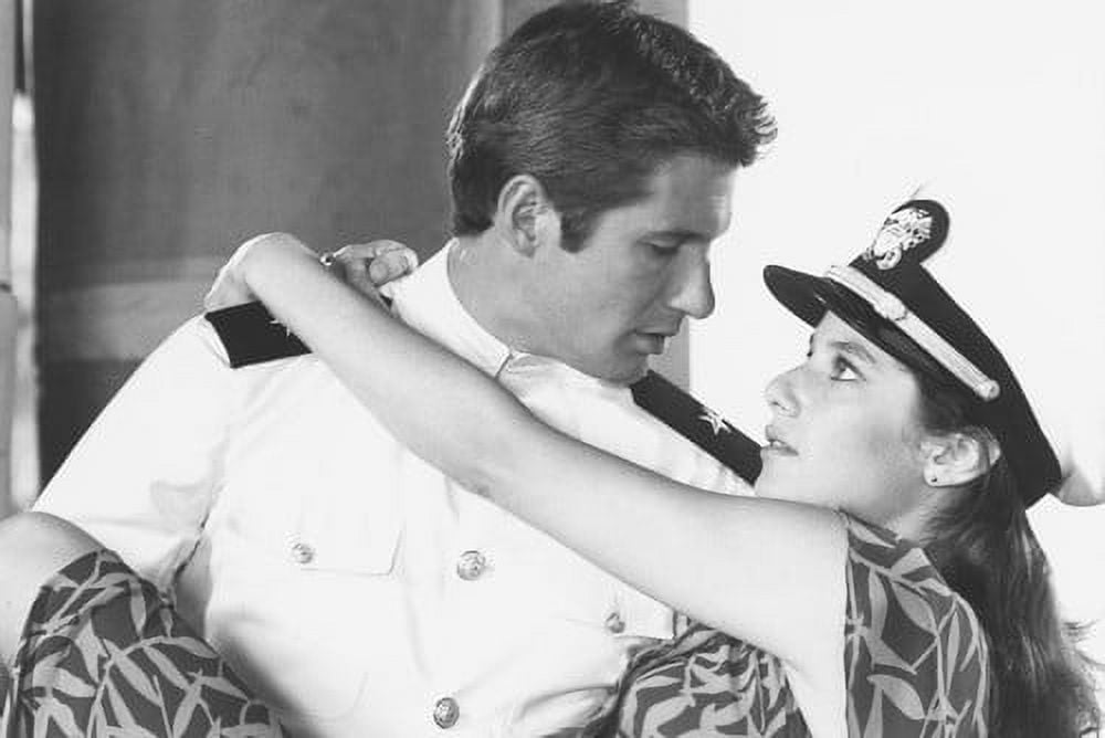 Richard Gere and Debra Winger in An Officer and a Gentleman 24x36 ...