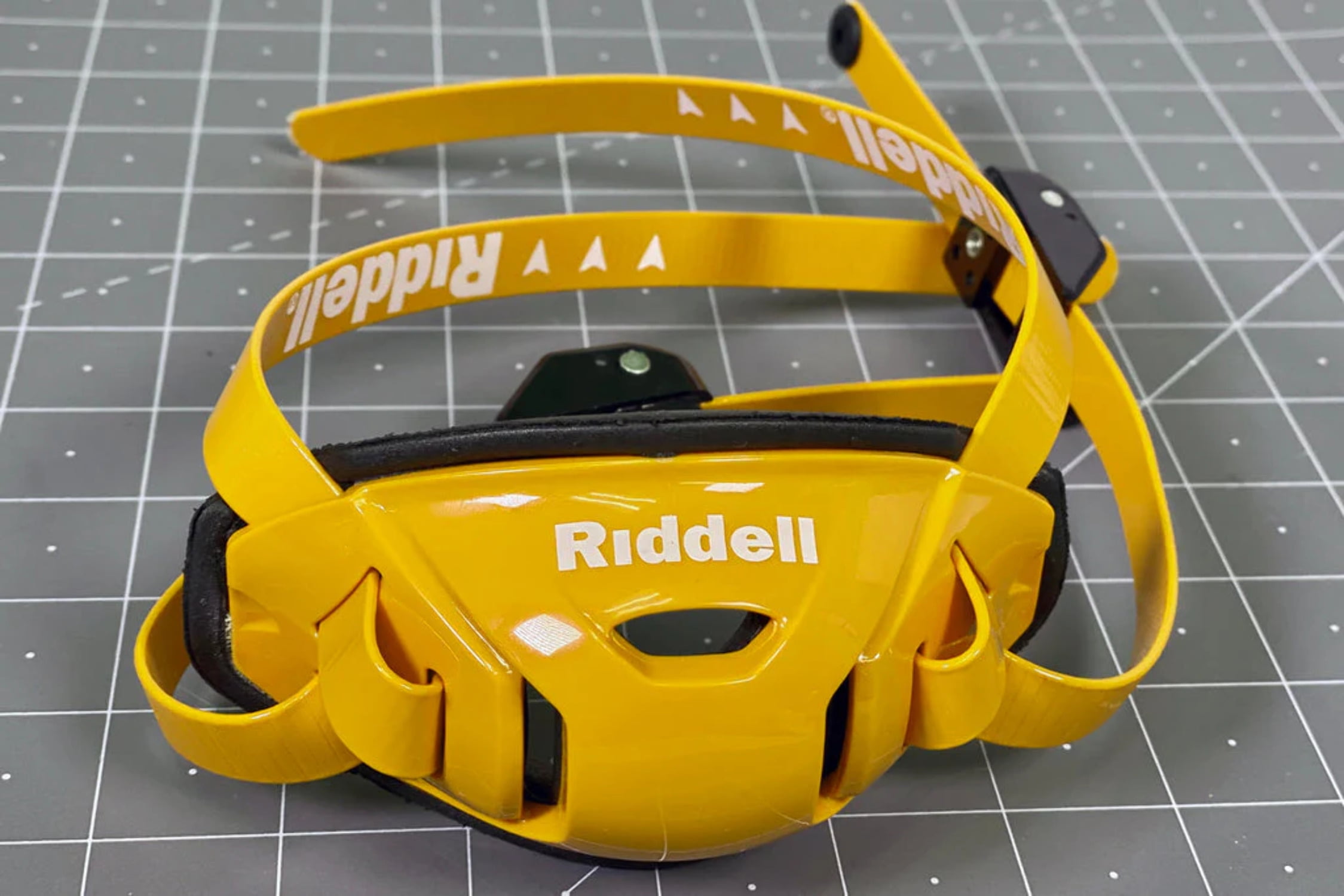 Riddell SpeedFlex Hard Cup Cam-Loc Chinstrap - Green Bay Gold, Large ...