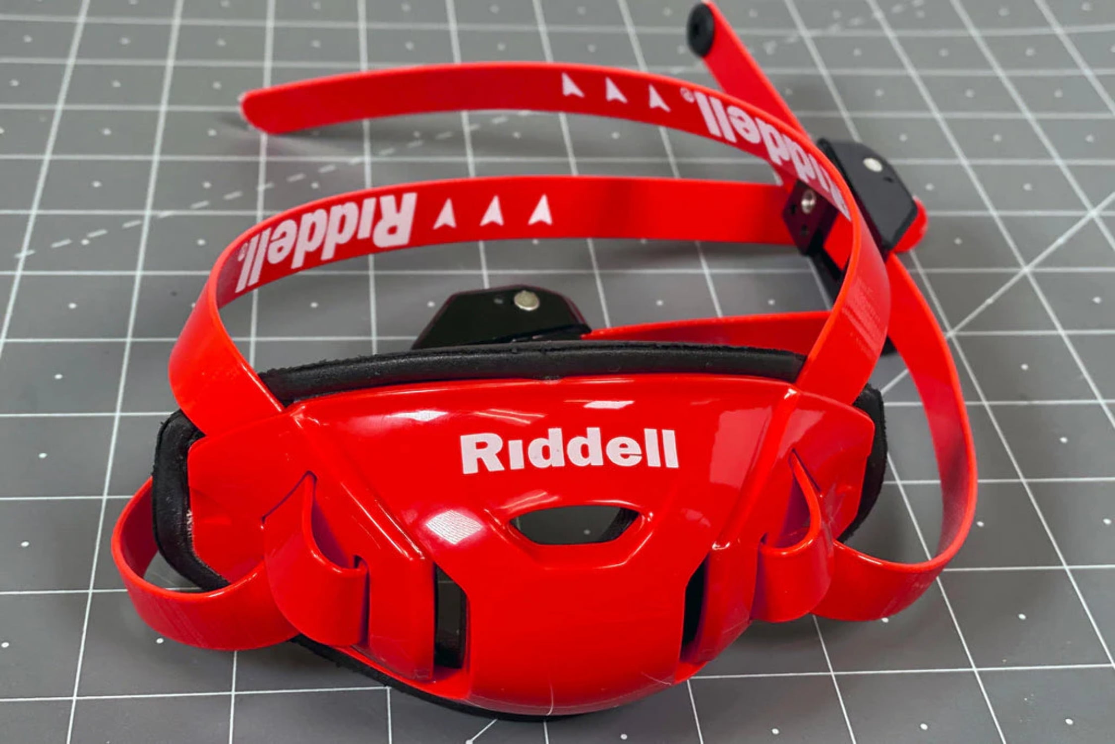 Riddell SpeedFlex Hard Cup Cam-Loc Chinstrap - Scarlet, Medium ...
