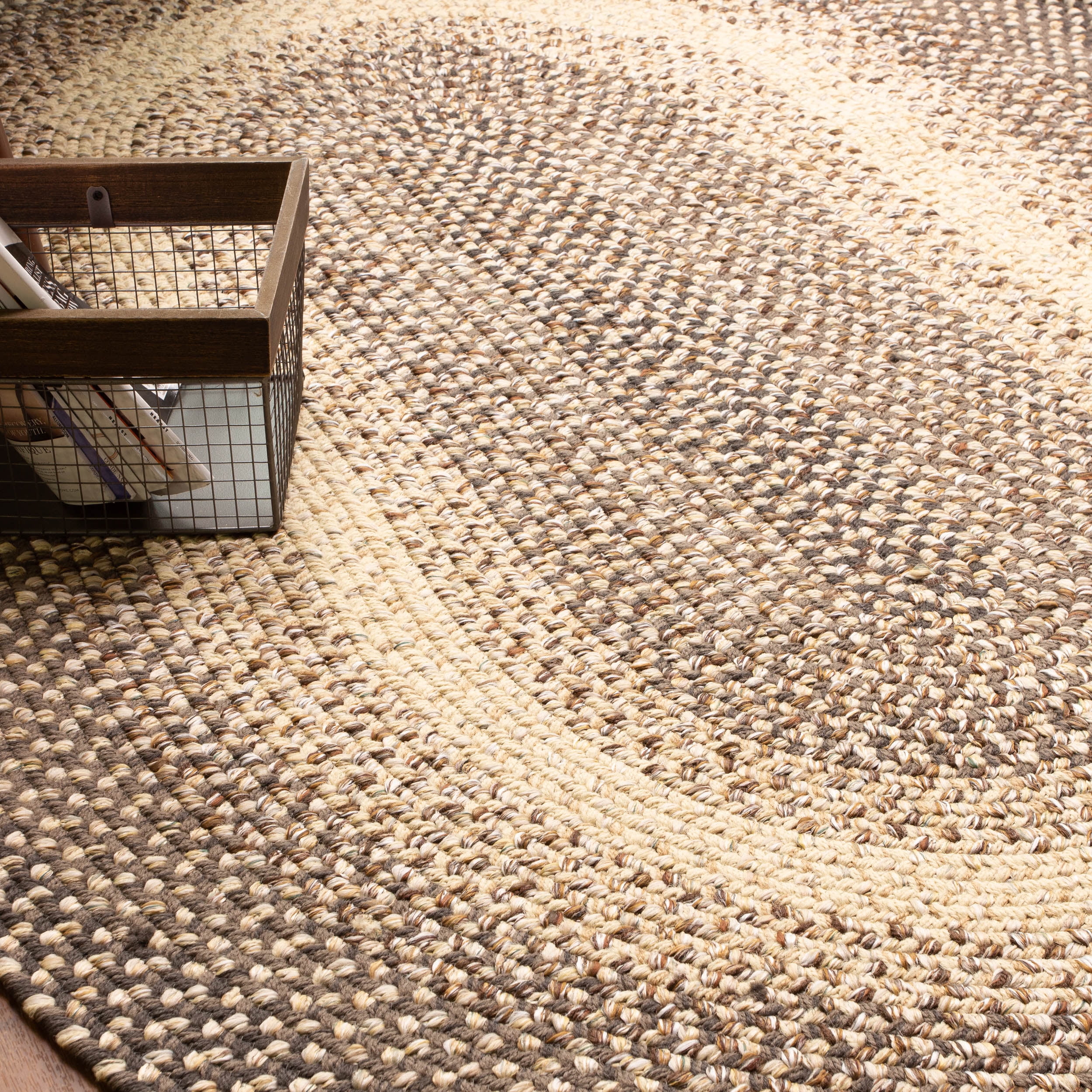 Ridgewood Farmhouse Braided Brown Velvet / Beige Area Rug 6' Round ...