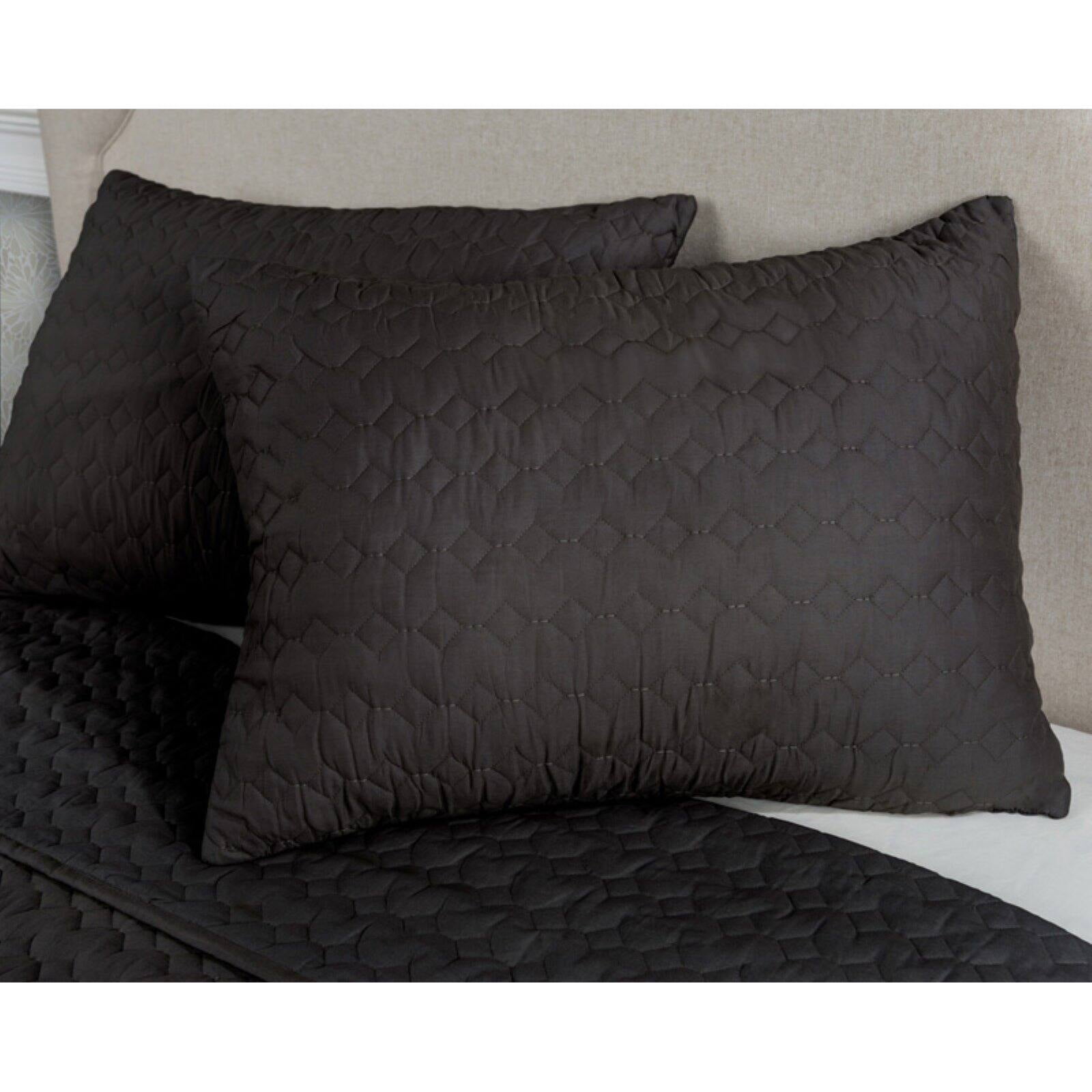 Rizzy Home Geometric 20" x 26" Cotton Standard Sham in Black - Walmart.com