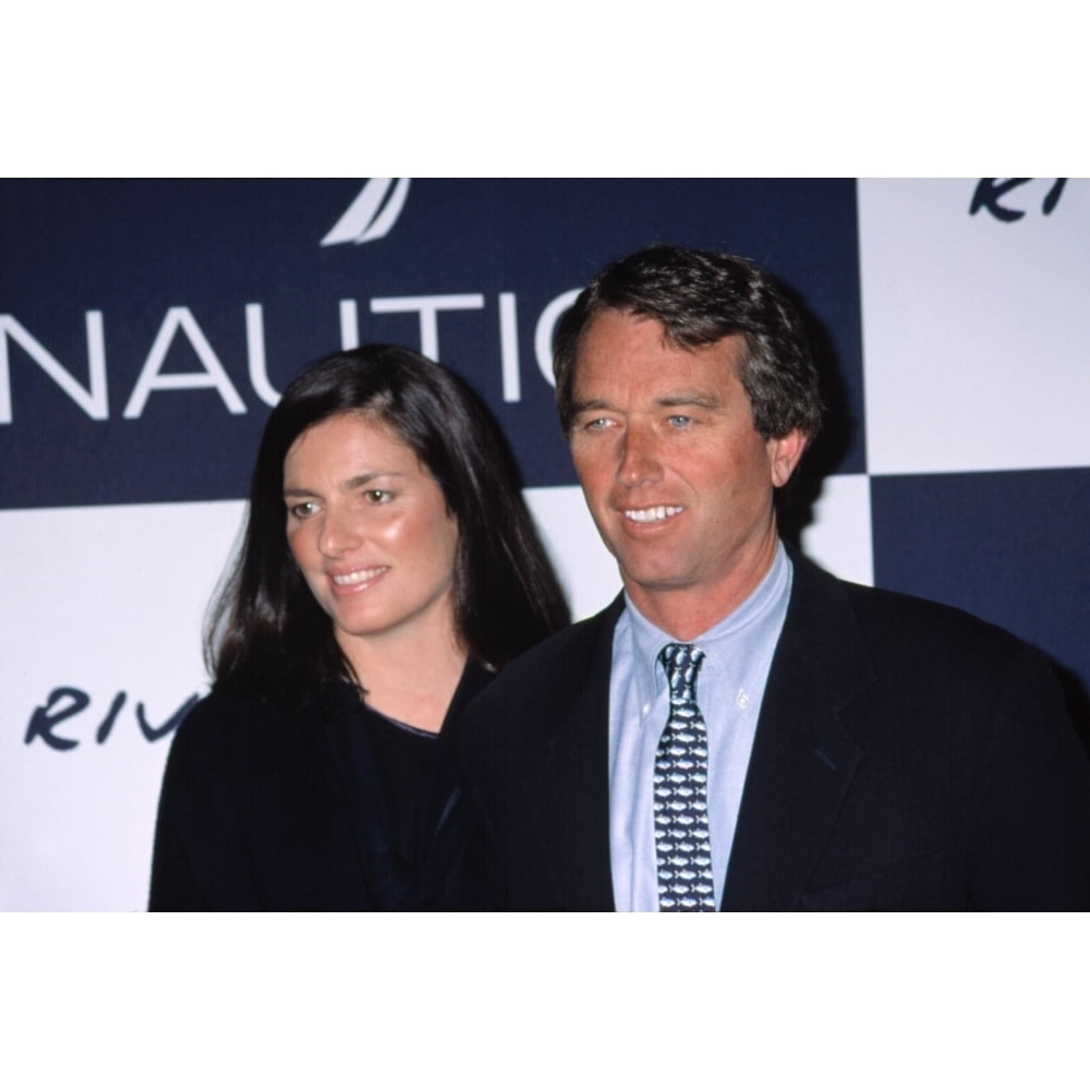 Robert Kennedy Jr. With His Wife At The Riverkeeper Benefit Nyc 4042001 ...
