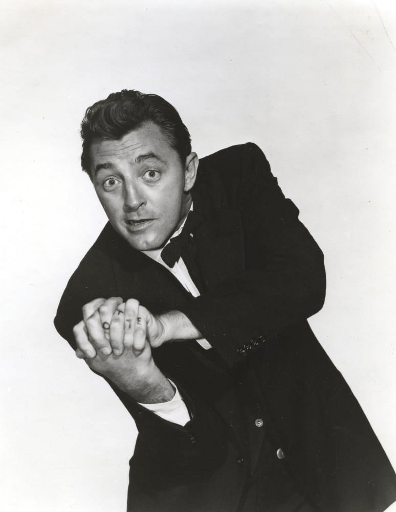 Robert Mitchum as Harry Powell Photo Print (24 x 30) - Walmart.com