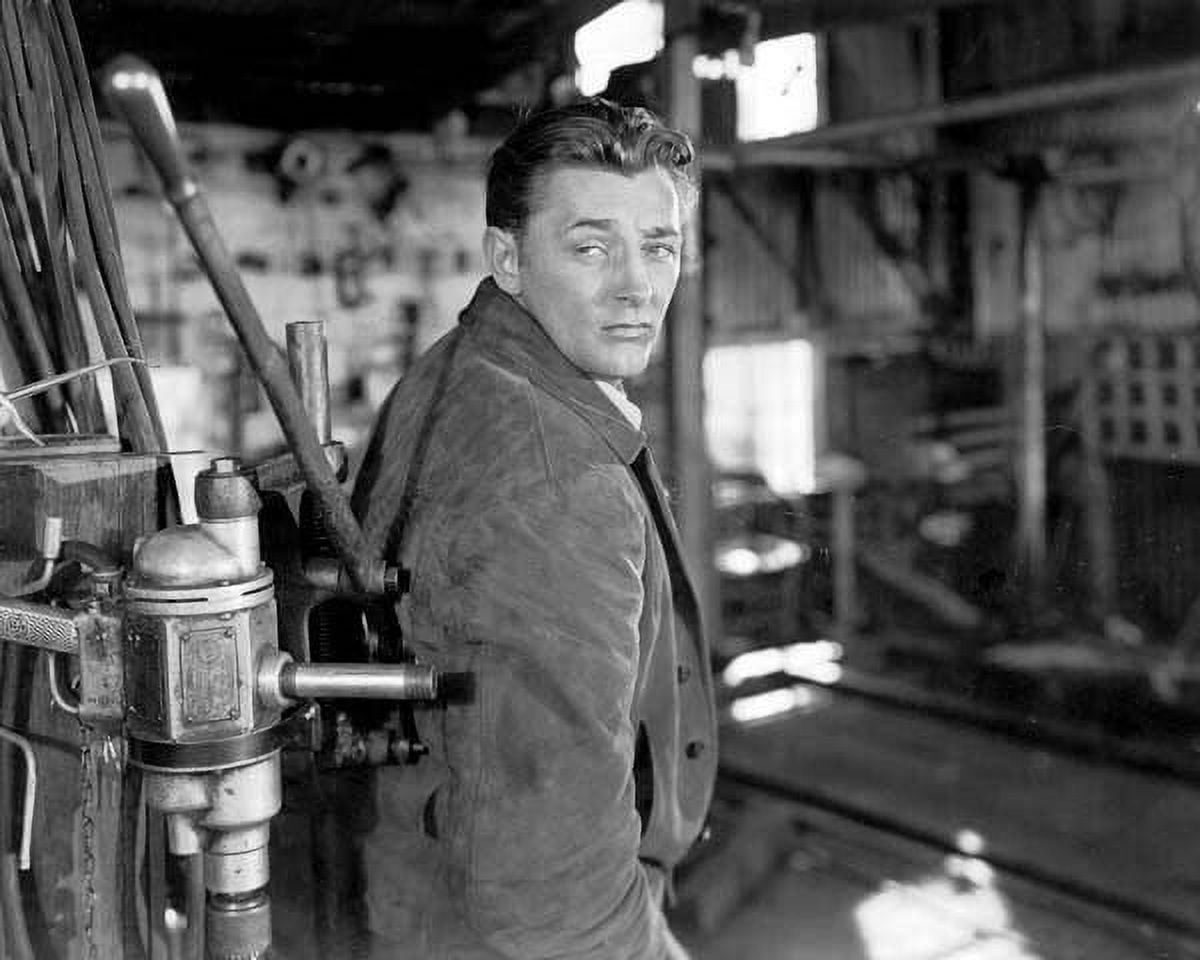 Robert Mitchum in 1947 film noir Out of the Past 8x10 inch photo ...