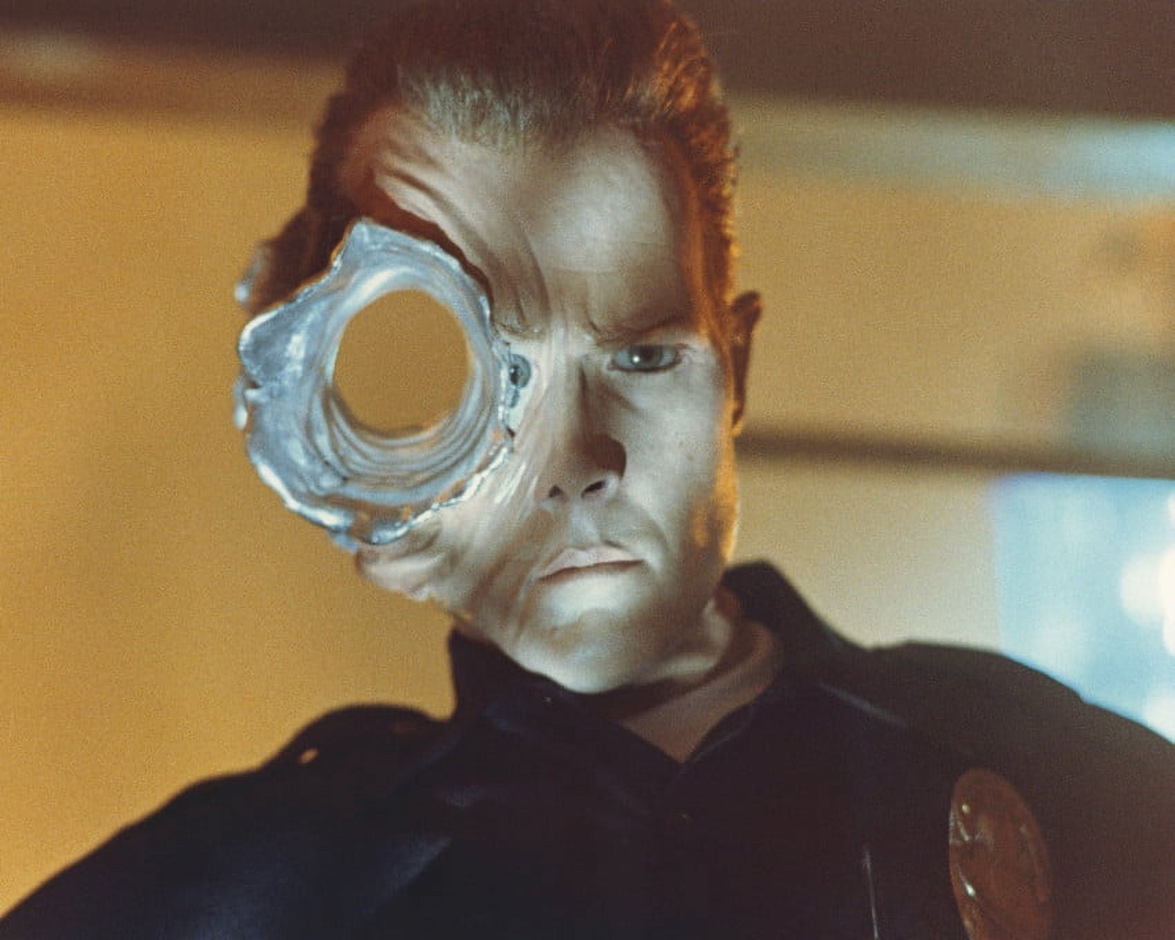 Robert Patrick In Terminator 2: Judgment Day With Hole Blown In His ...