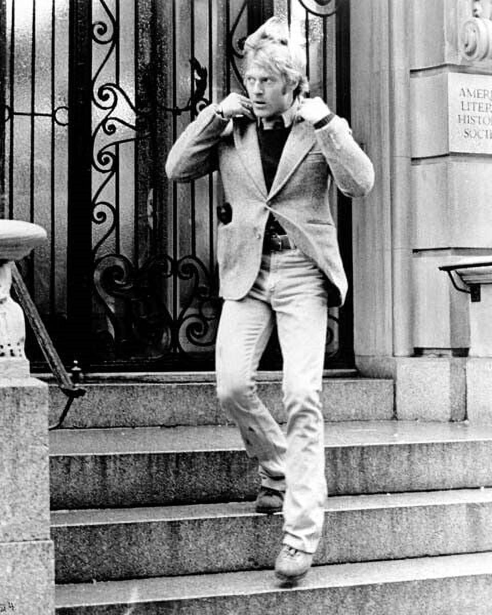 Robert Redford walks down steps 1975 Three Days of the Condor 8x10 inch ...