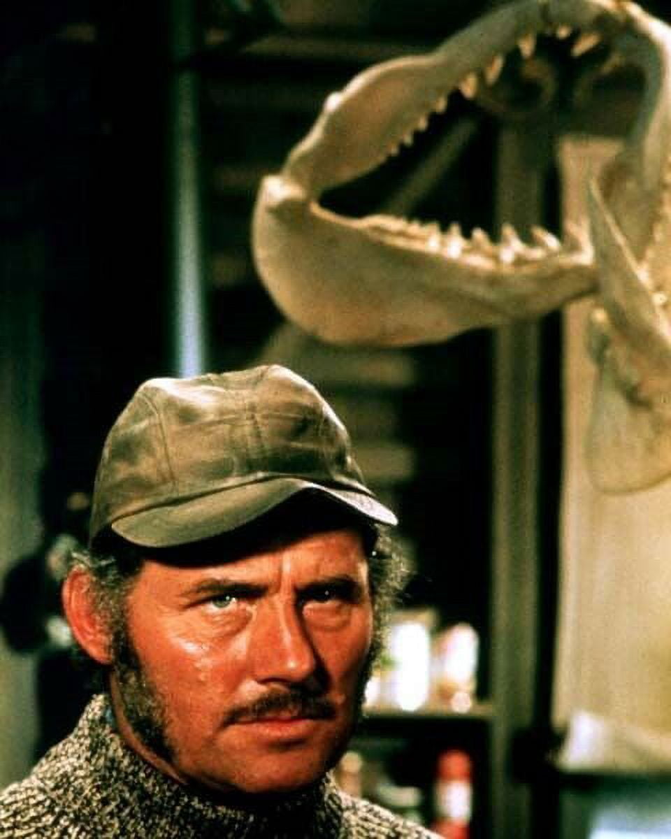 Robert Shaw as shark hunter Quint poses by shark teeth Jaws 24x30 inch ...