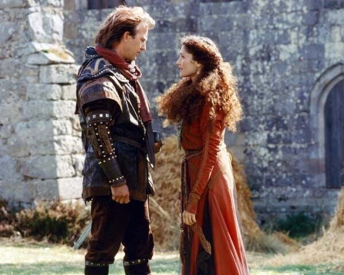 Robin Hood Kevin Costner Mary Elizabeth Mastrantonio outside castle ...