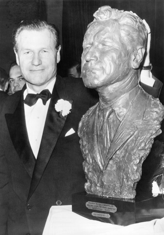 Rockefeller Family. New York Governor Nelson Rockefeller With A Bust Of ...