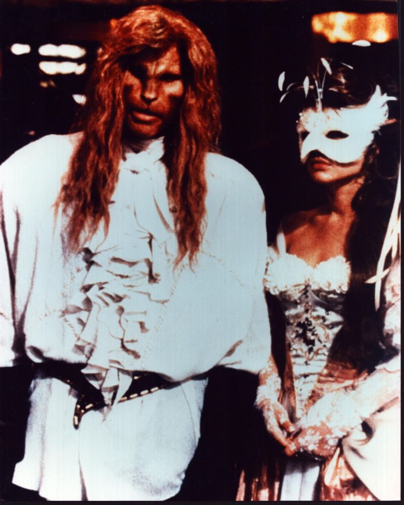 Ron Perlman And Linda Hamilton In Beauty And The Beast Photo Print (8 x ...