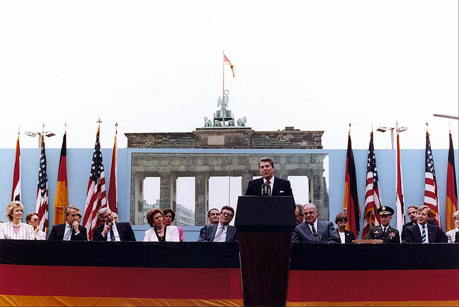 Ronald Reagan at Berlin Wall Brandenburg Gate - 20x30 Inch Glossy ...