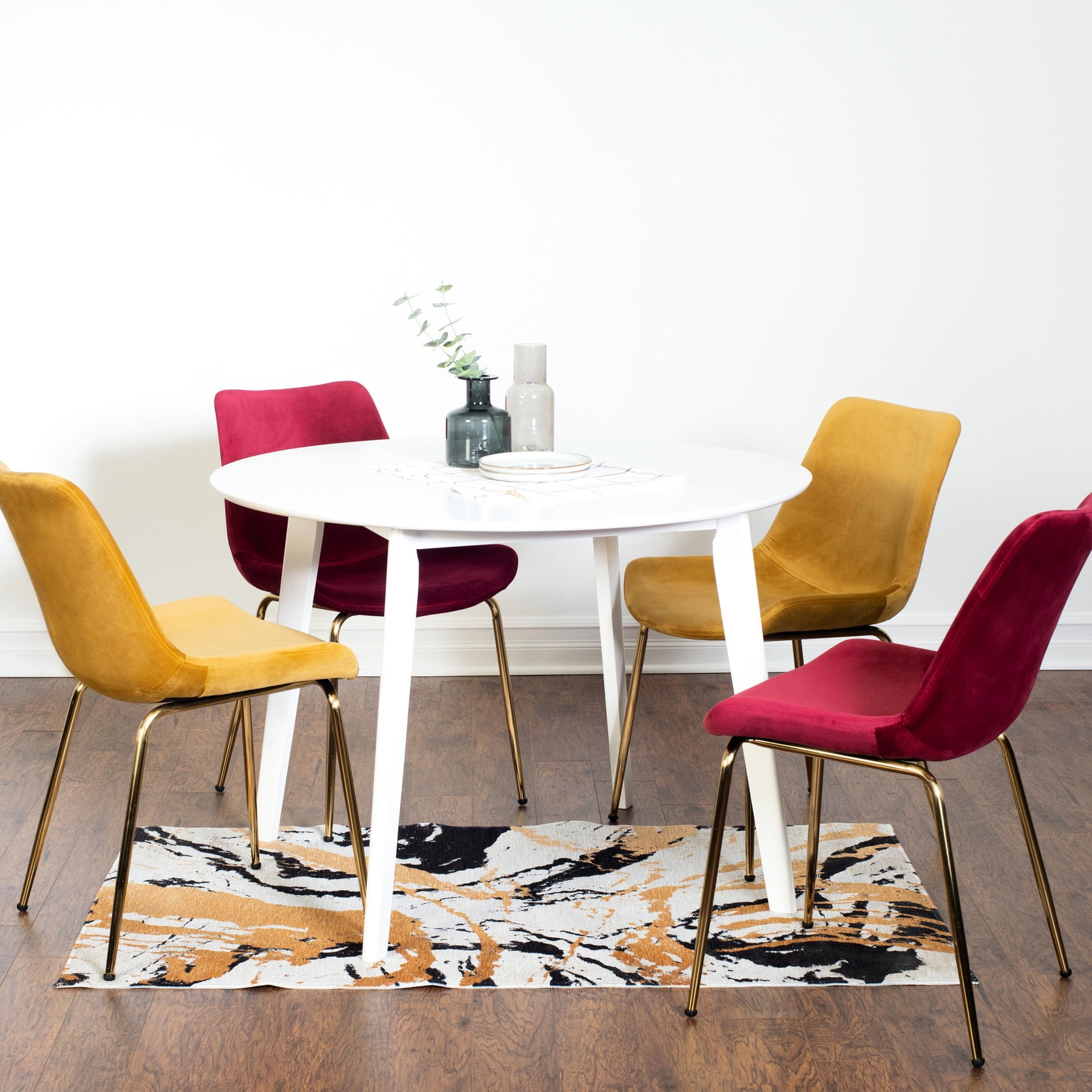 Round table and 4 polyester-velvet chairs | Suited for various room ...