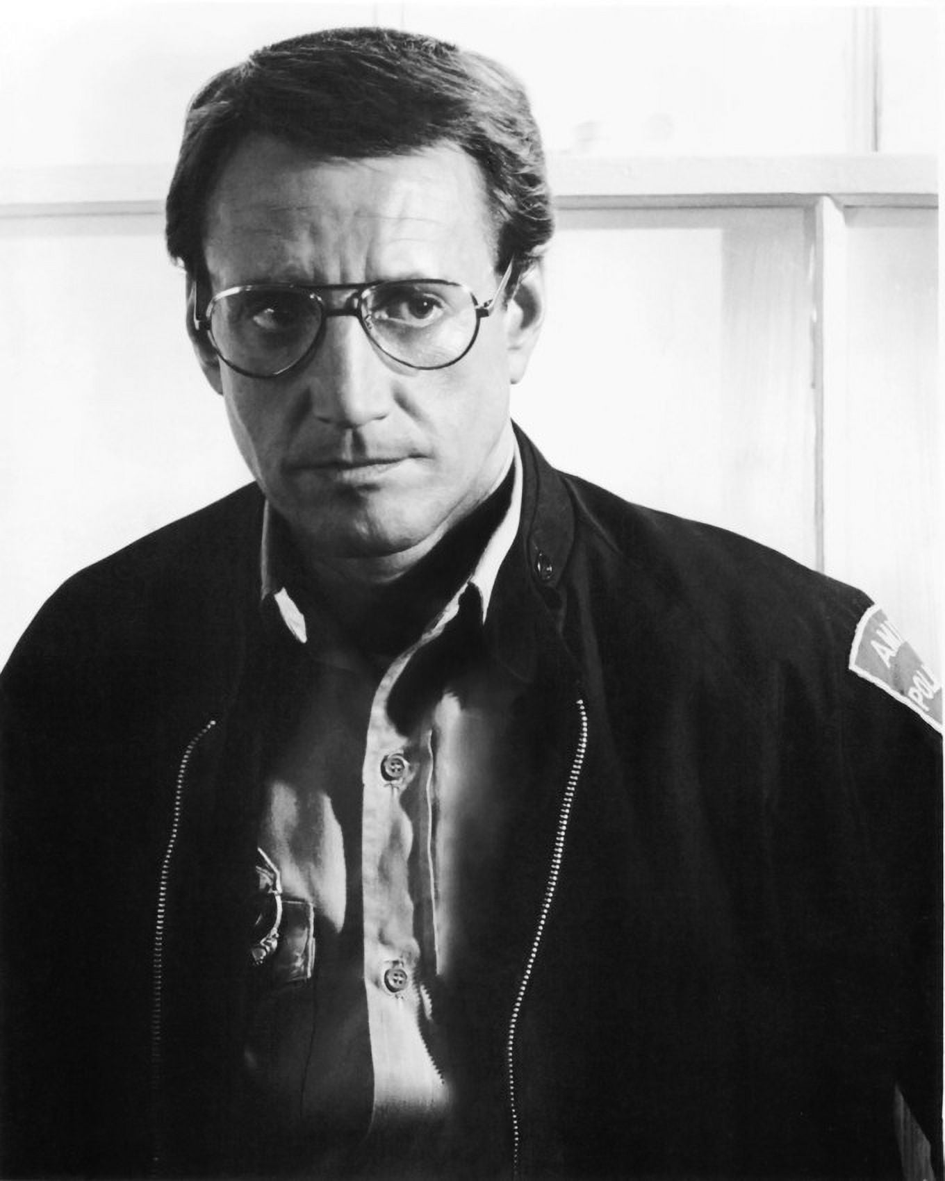 Roy Scheider As Police Chief Martin Brody In Jaws 24x36 Classic ...