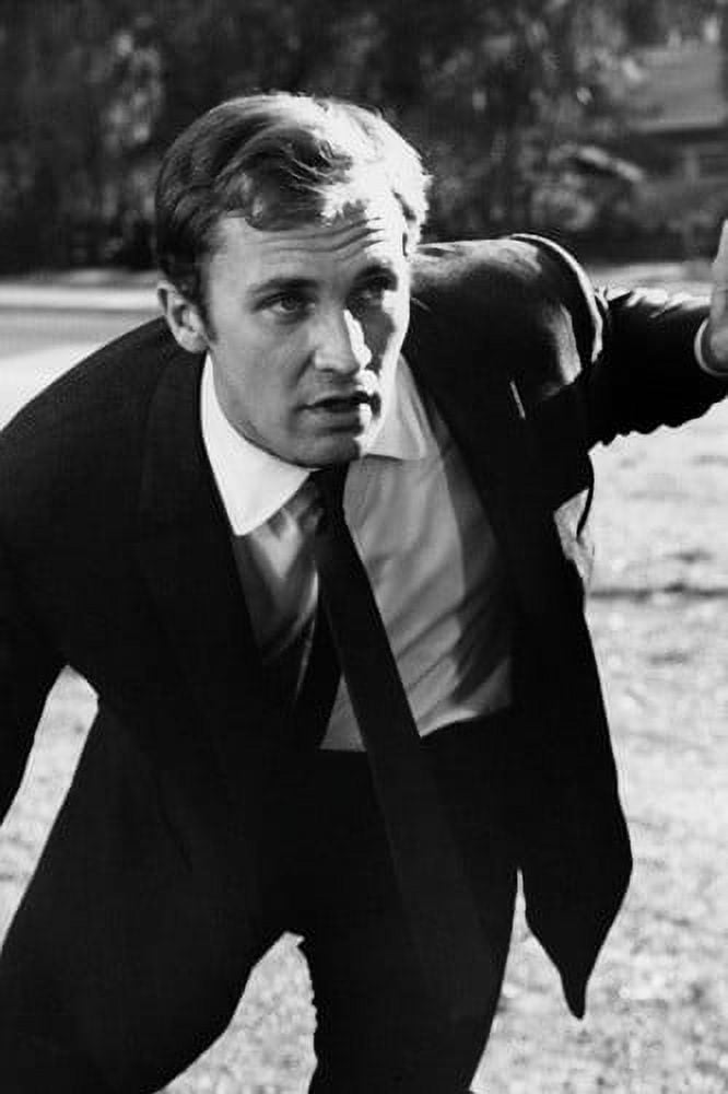 Roy Thinnes as David Vincent from The Invaders 24x36 Poster - Walmart.com