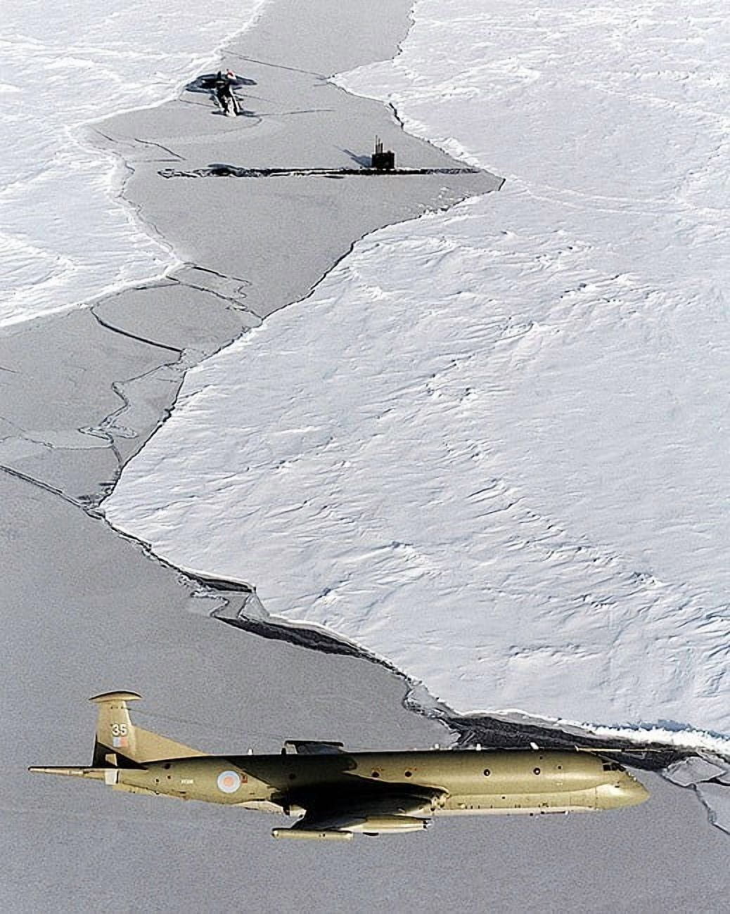 Royal Air Force Nimrod MR2 over North Pole - 20x30 Inch Glossy ...