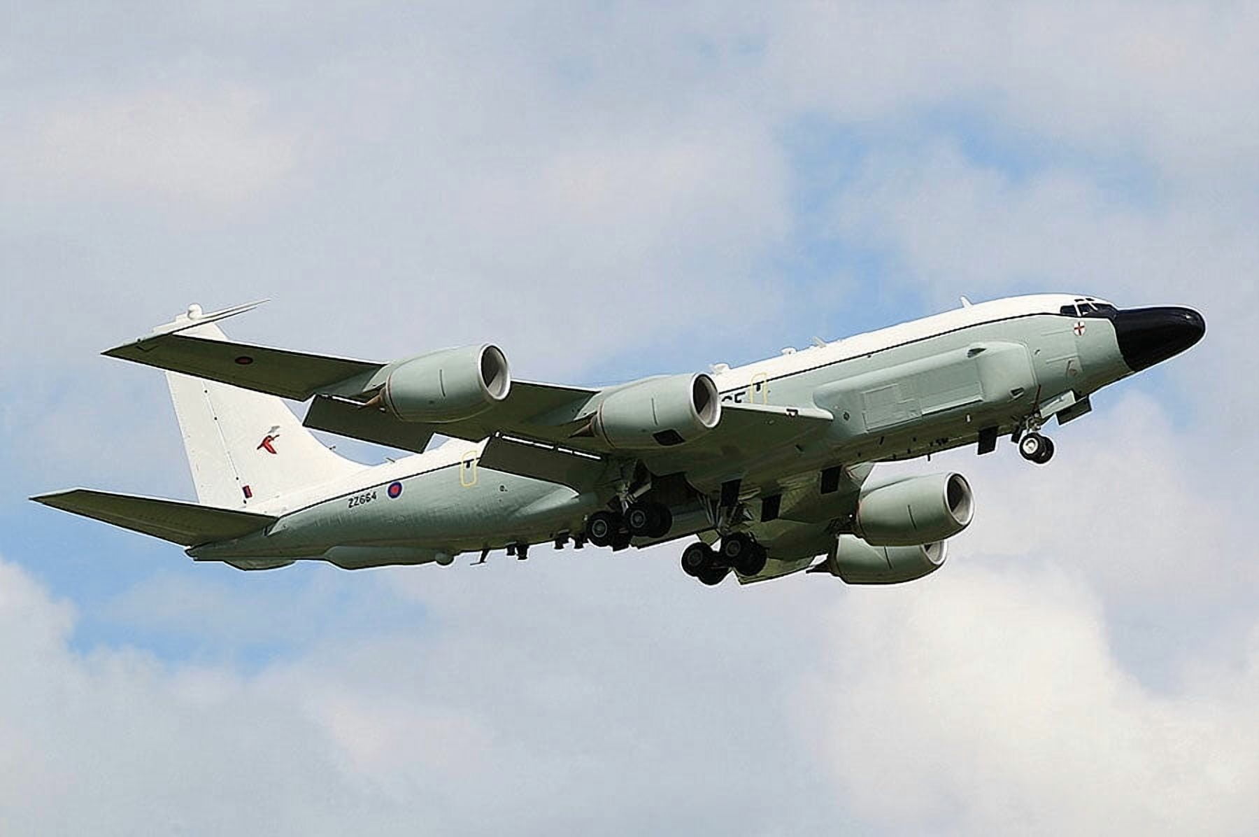 Royal Air Force Rivet Joint Taking Off Style - A - 24x36 Inch Glossy ...