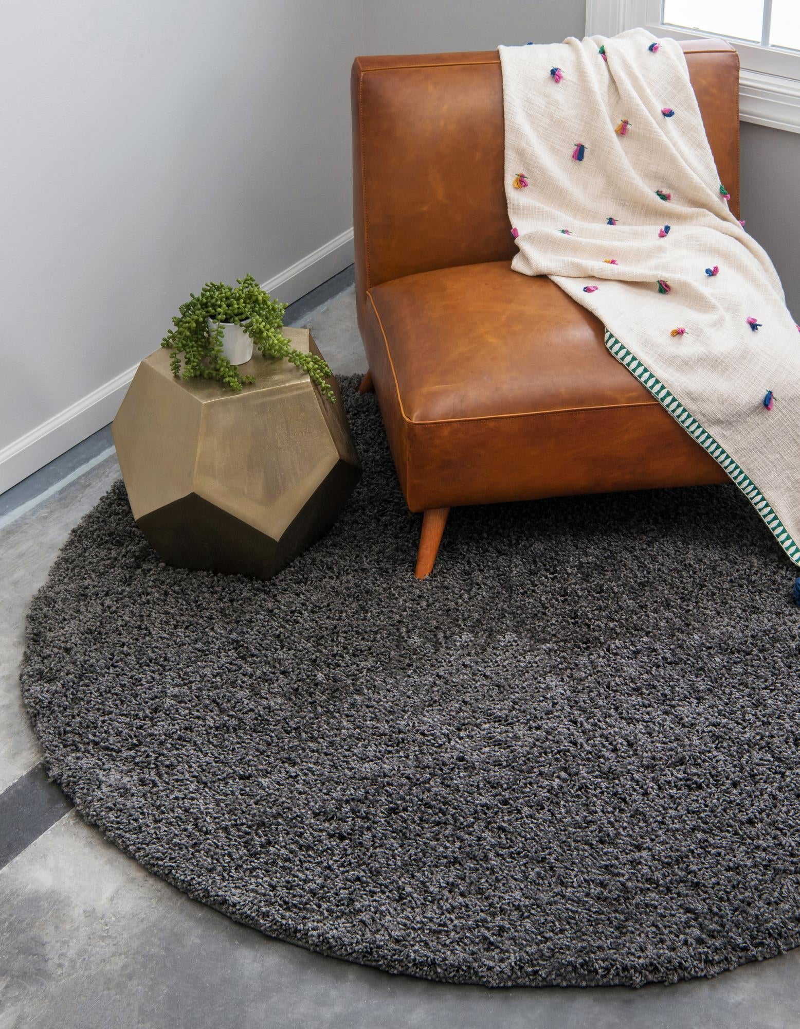 Rugs.com Solid Shag Collection Rug – 4 Ft Round Graphite Gray Shag Rug ...