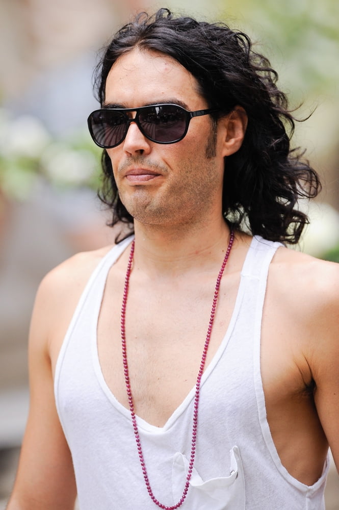 Russell Brand Walks To The 'Arthur' Movie Set At St. Bartholomew'S ...