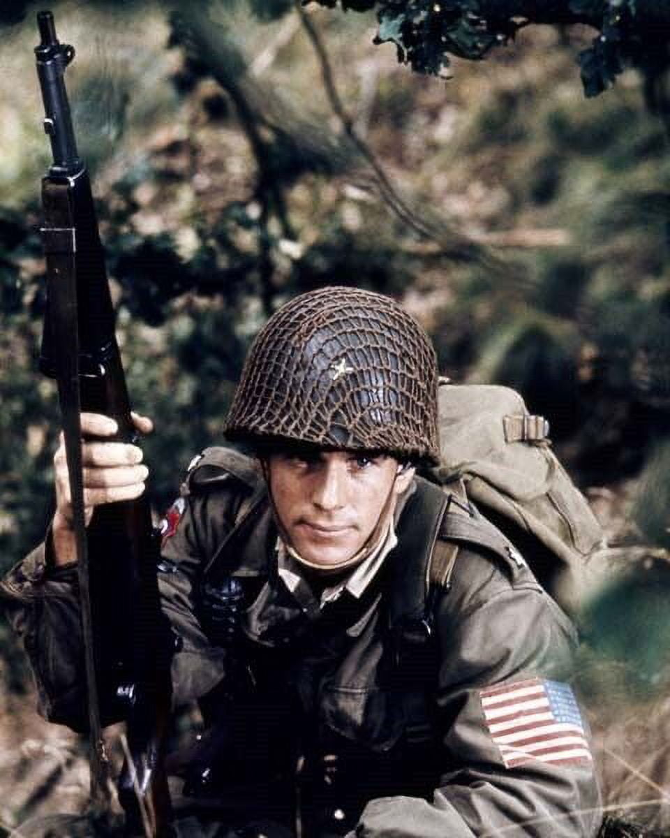 Ryan O'Neal holding rifle as Brigadier 1977 A Bridge Too Far 4x6 photo ...