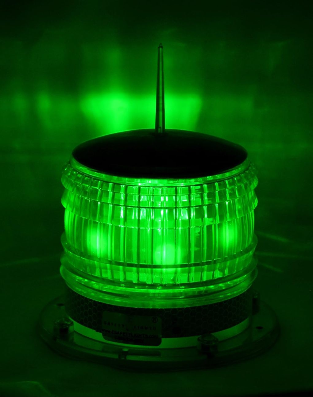S8LS Green Steady-ON 2NM IP67 Solar LED Marina Dock Barge Boat Safety ...