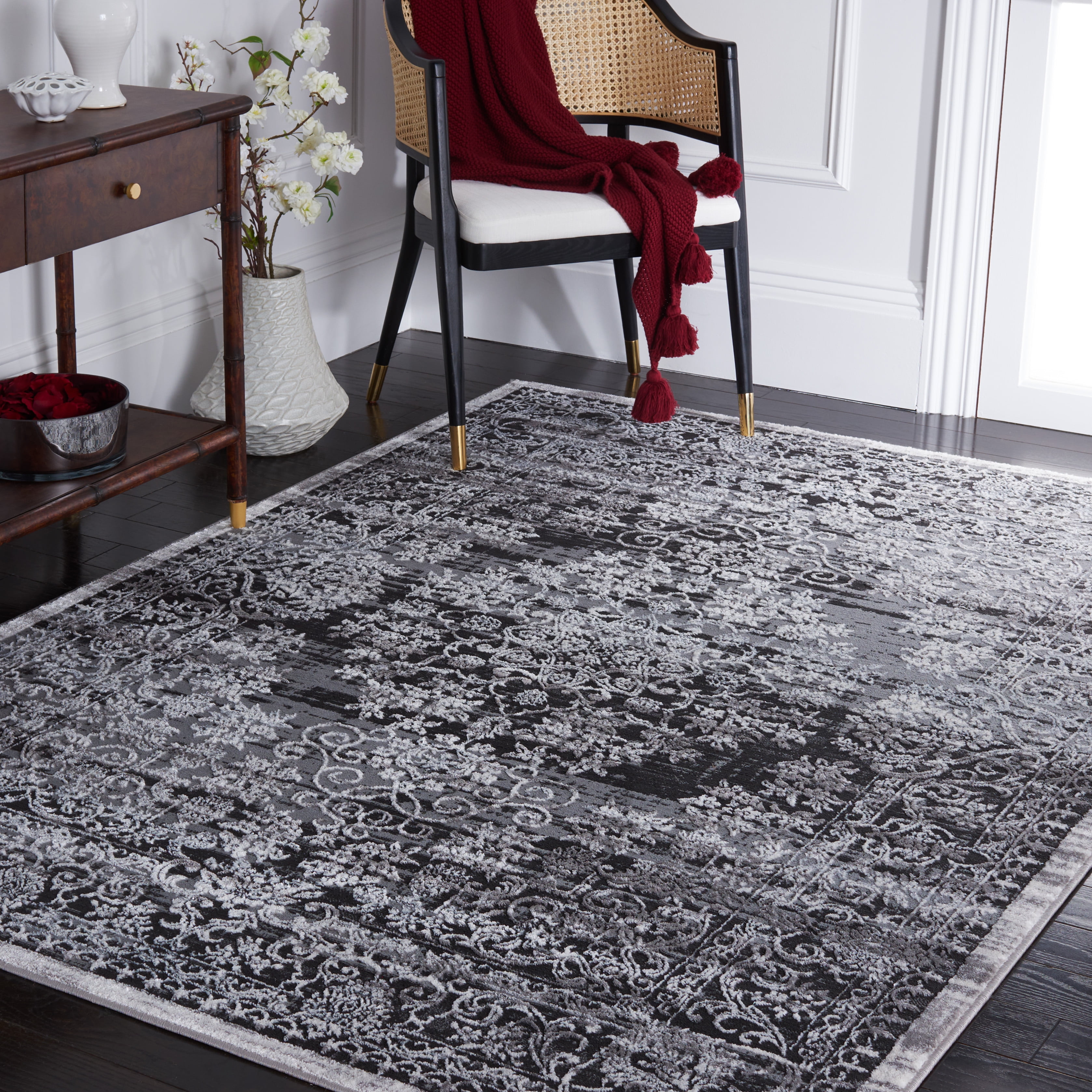 SAFAVIEH Amelia Toria Floral Area Rug, Charcoal/Gray, 5'5" x 7'7 ...