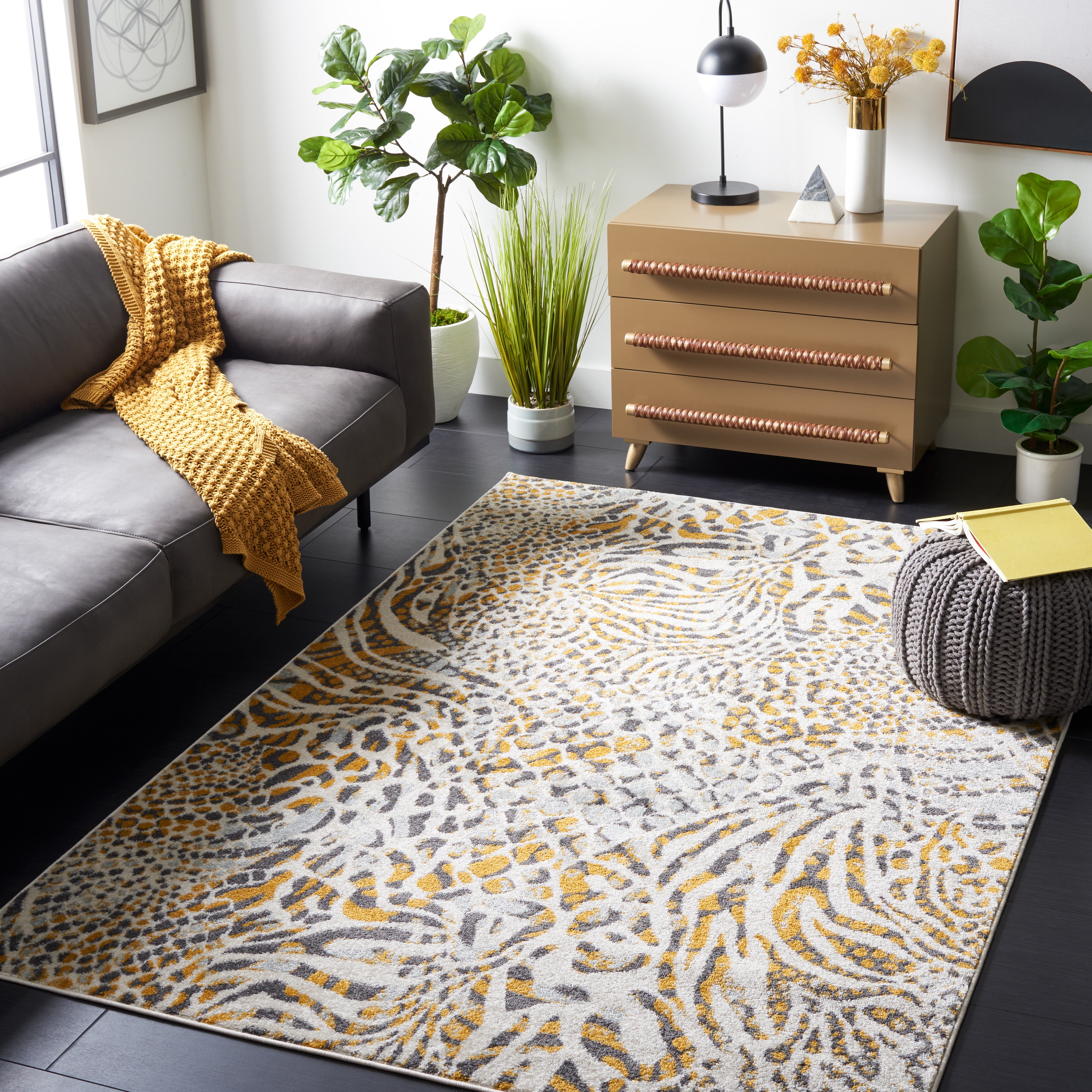 Safavieh Amsterdam Ruby Animal Area Rug, Beige/Gold, 6'7" x 6'7" Square ...