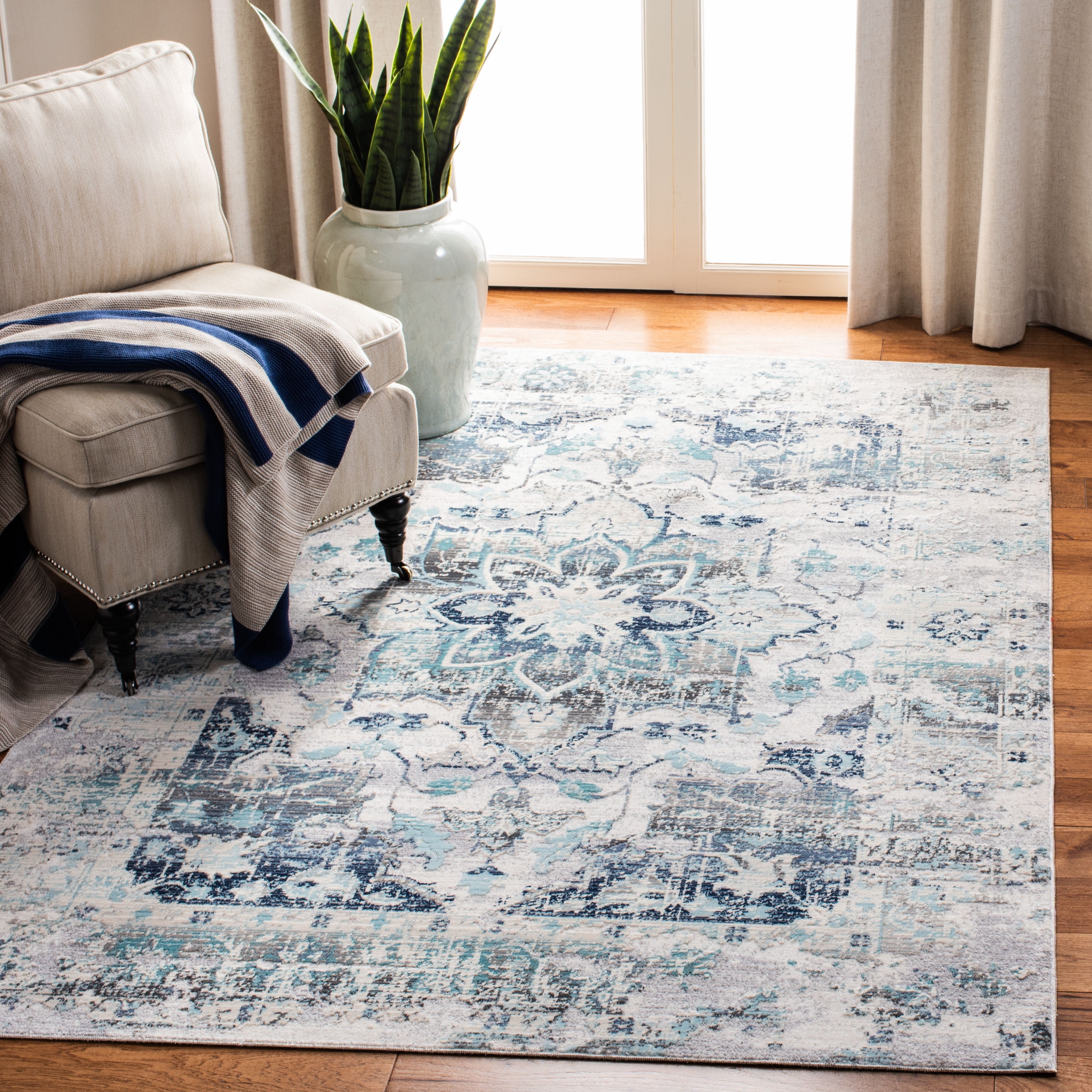 SAFAVIEH Aria Ruadhan Distressed Area Rug, Cream/Grey, 4' x 6 ...