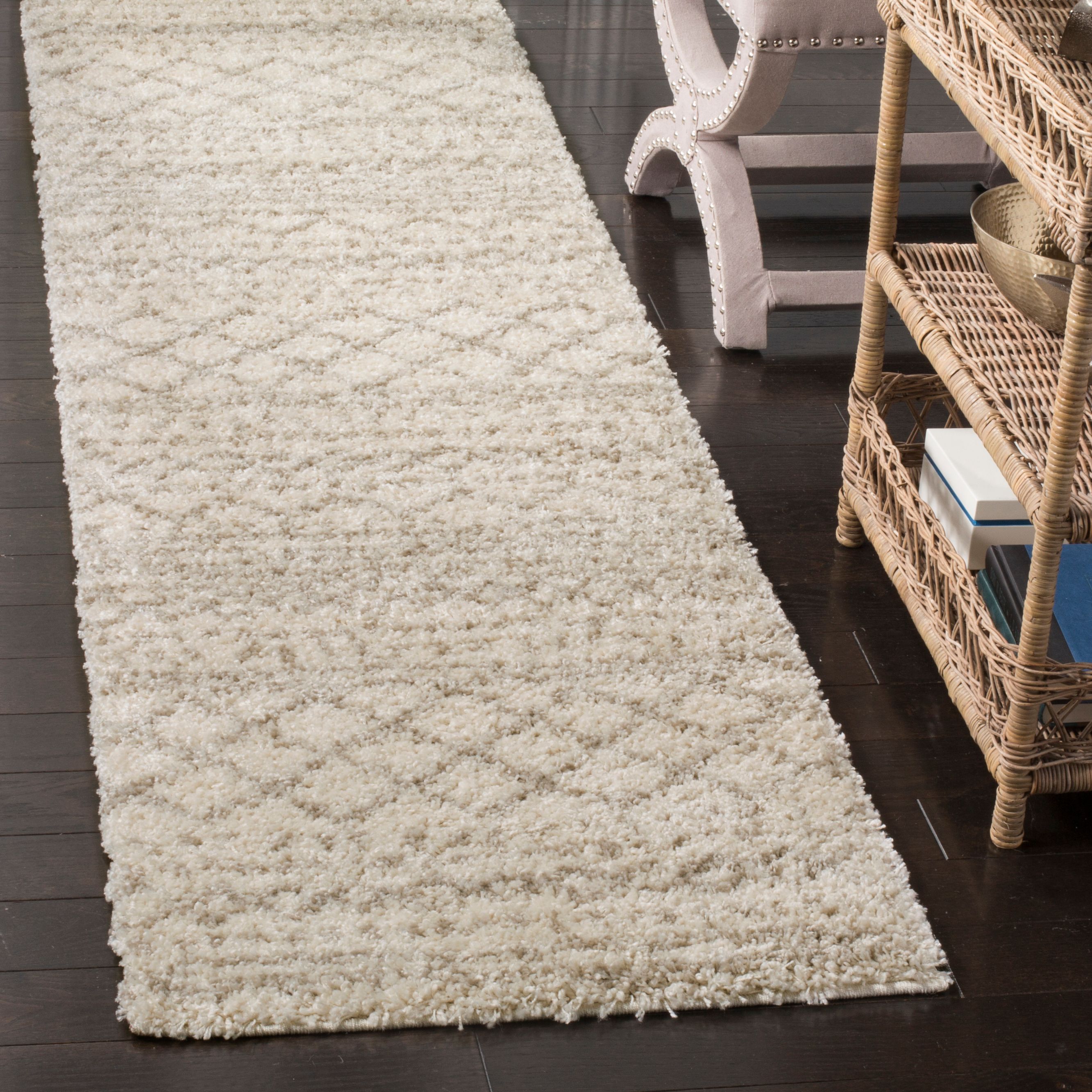 SAFAVIEH Daley Geometric Plush Shag Runner Rug, Beige/Ivory, 2'3" x 6 ...