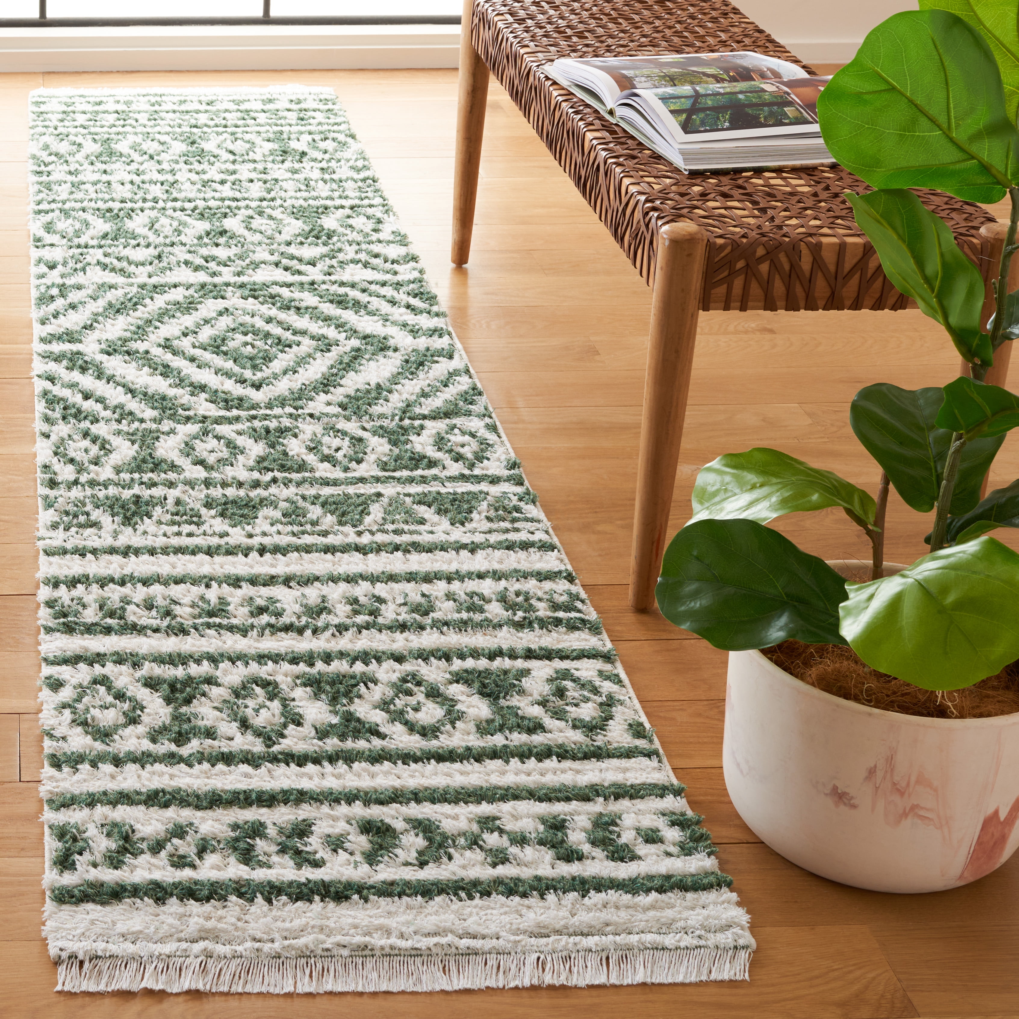 SAFAVIEH Augustine Emmett Geometric Runner Rug, Green/Ivory, 2' x 9 ...