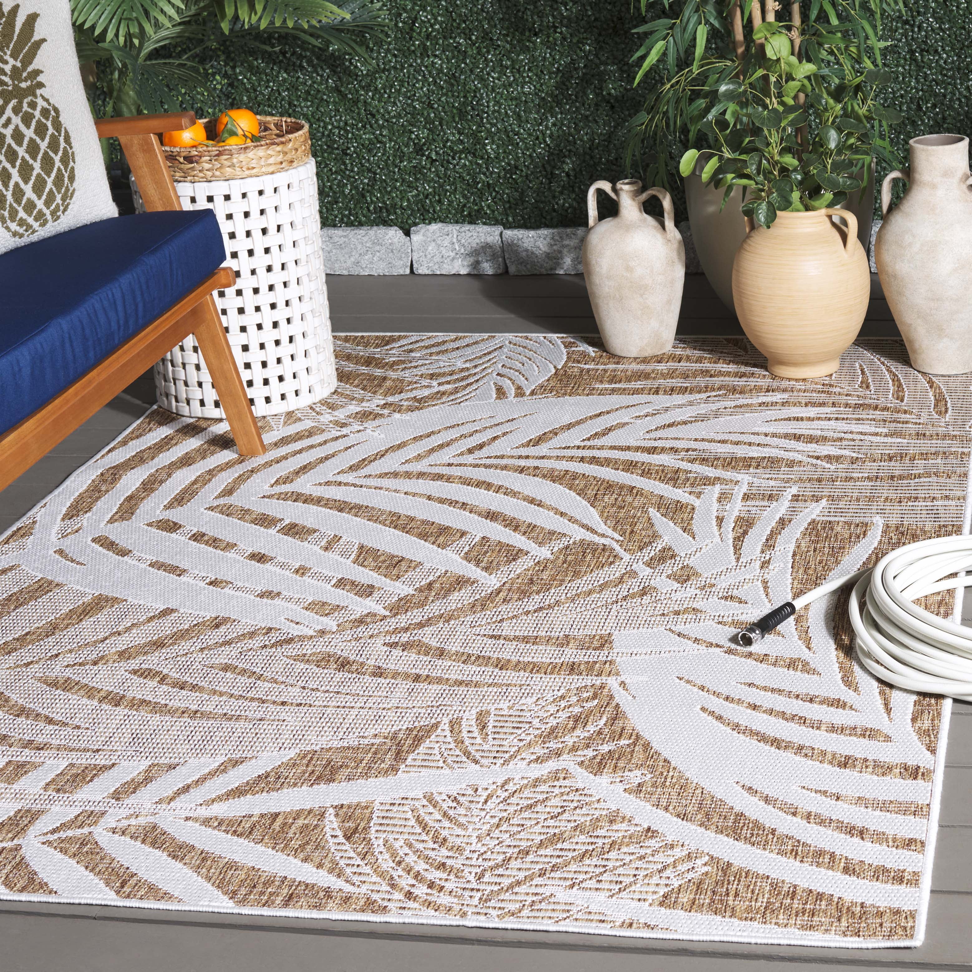 SAFAVIEH Beach House Kaeden Botanical Indoor/Outdoor Area Rug, Brown ...