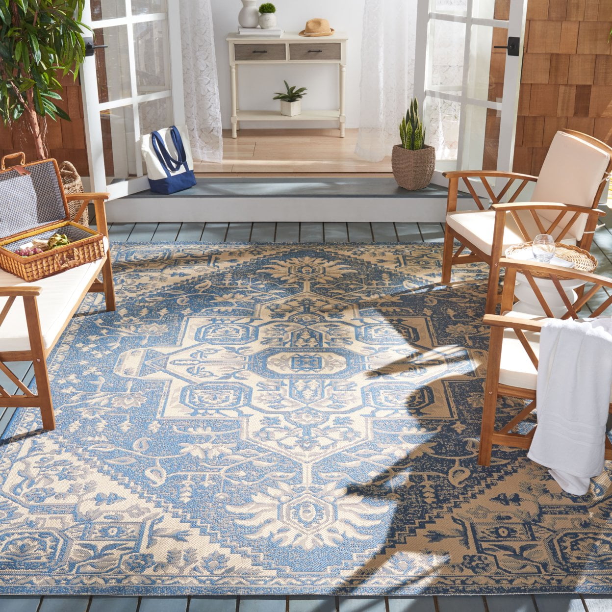 SAFAVIEH Beach House Lynette Medallion Indoor/Outdoor Area Rug, Cream ...