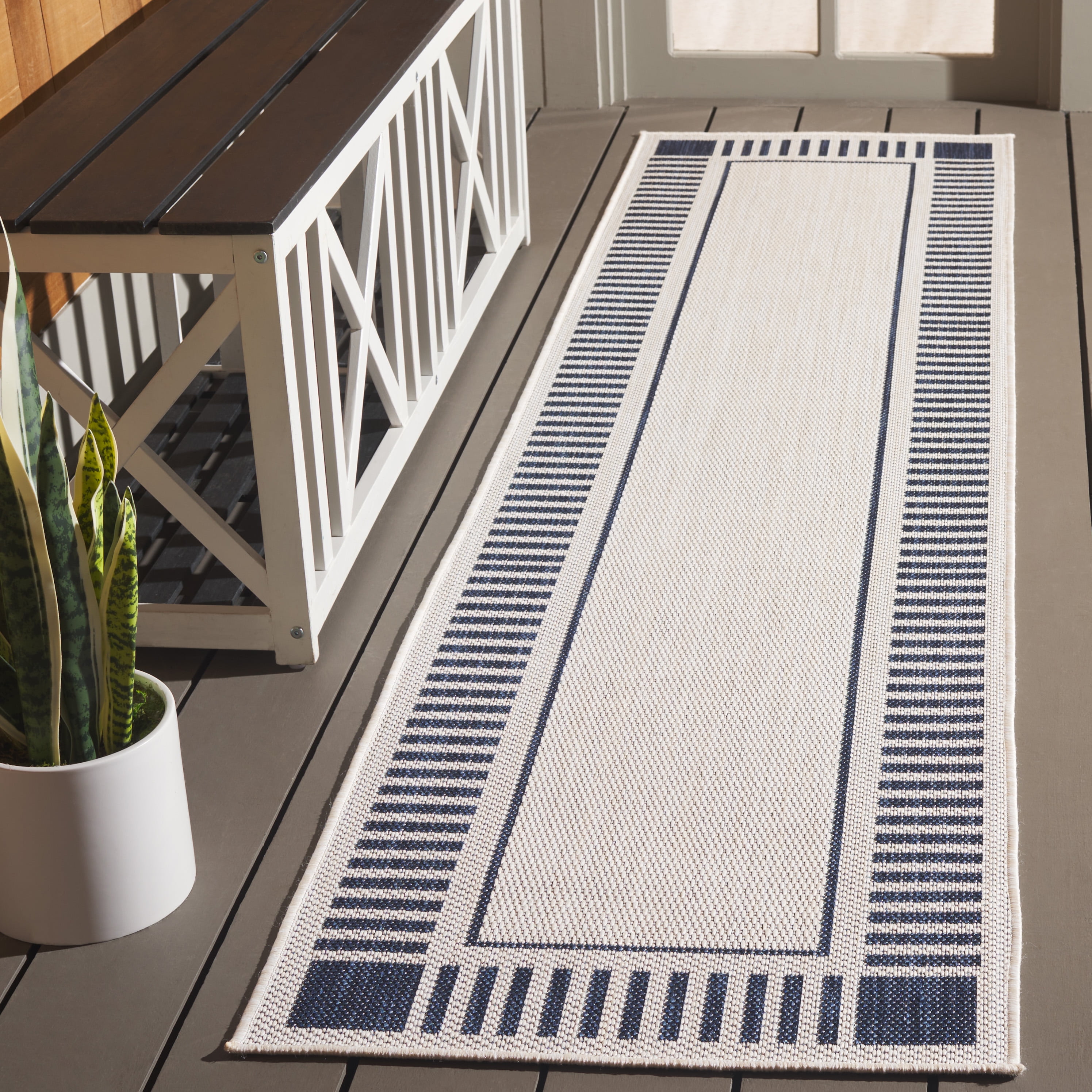 SAFAVIEH Beach House Roswell Bordered Indoor/Outdoor Runner Rug, Ivory ...