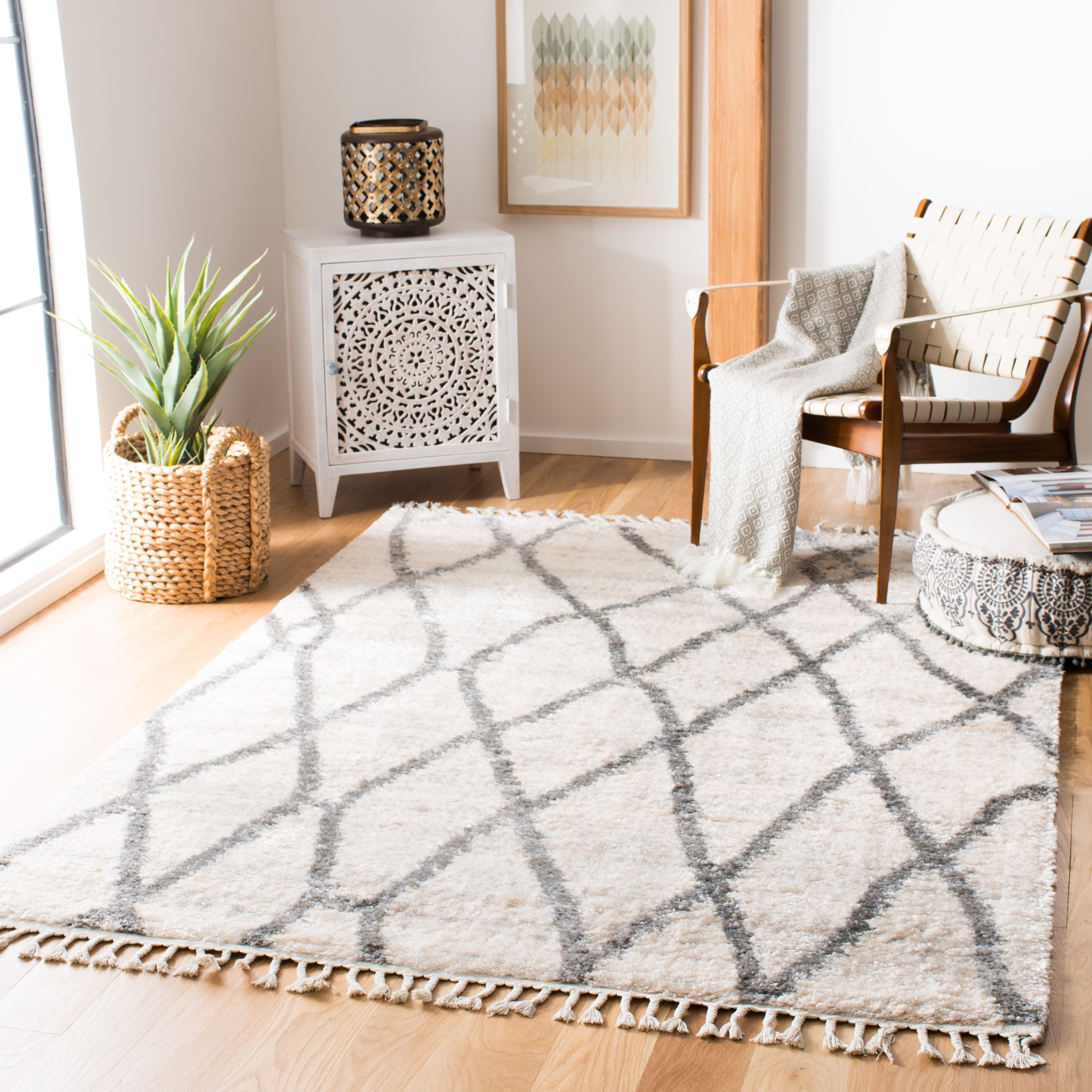 SAFAVIEH Berber Fringe Amyas Geometric Shag Area Rug, Creme/Black, 6' x ...