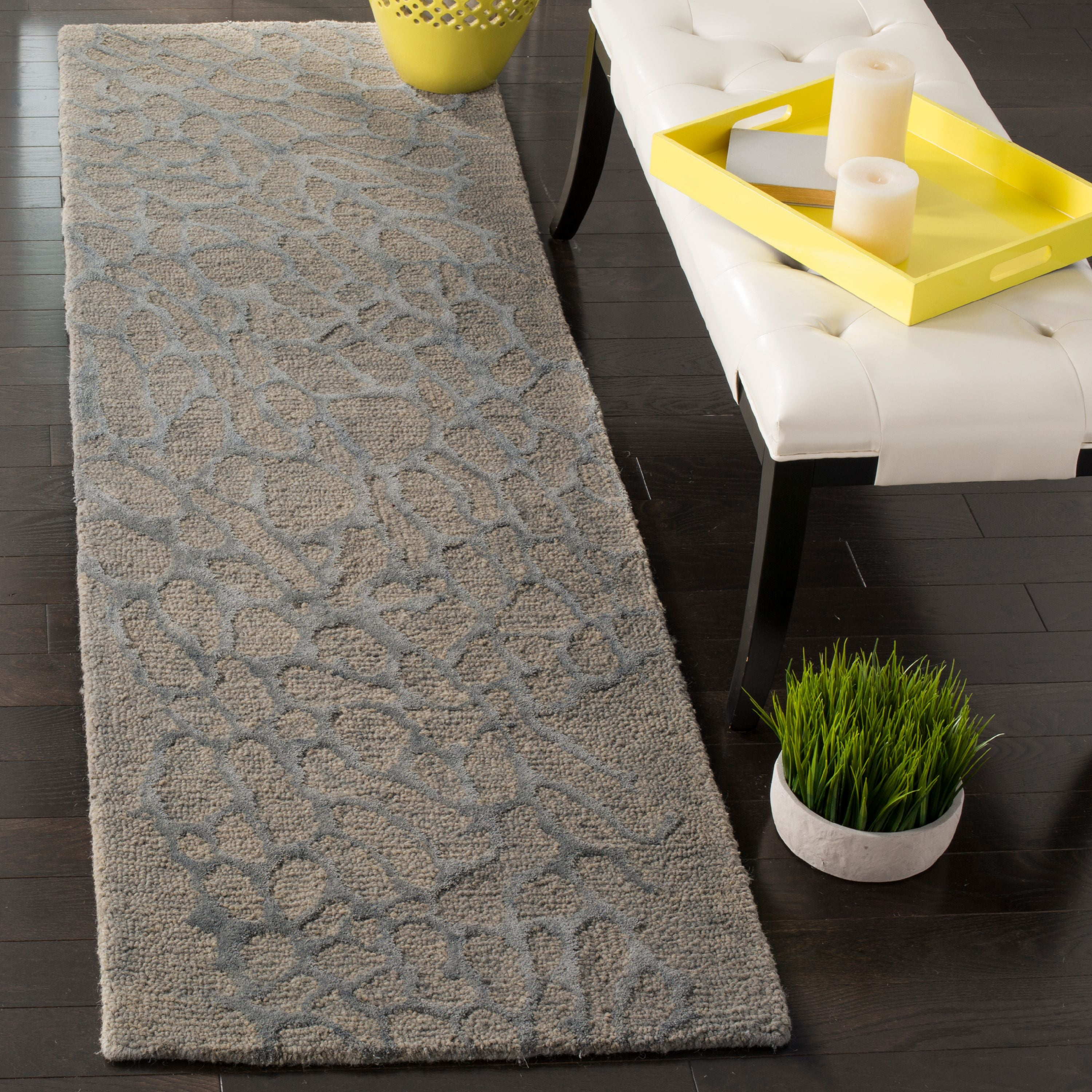SAFAVIEH Blossom Clarence Abstract Runner Rug, Grey, 2'3" x 8 ...