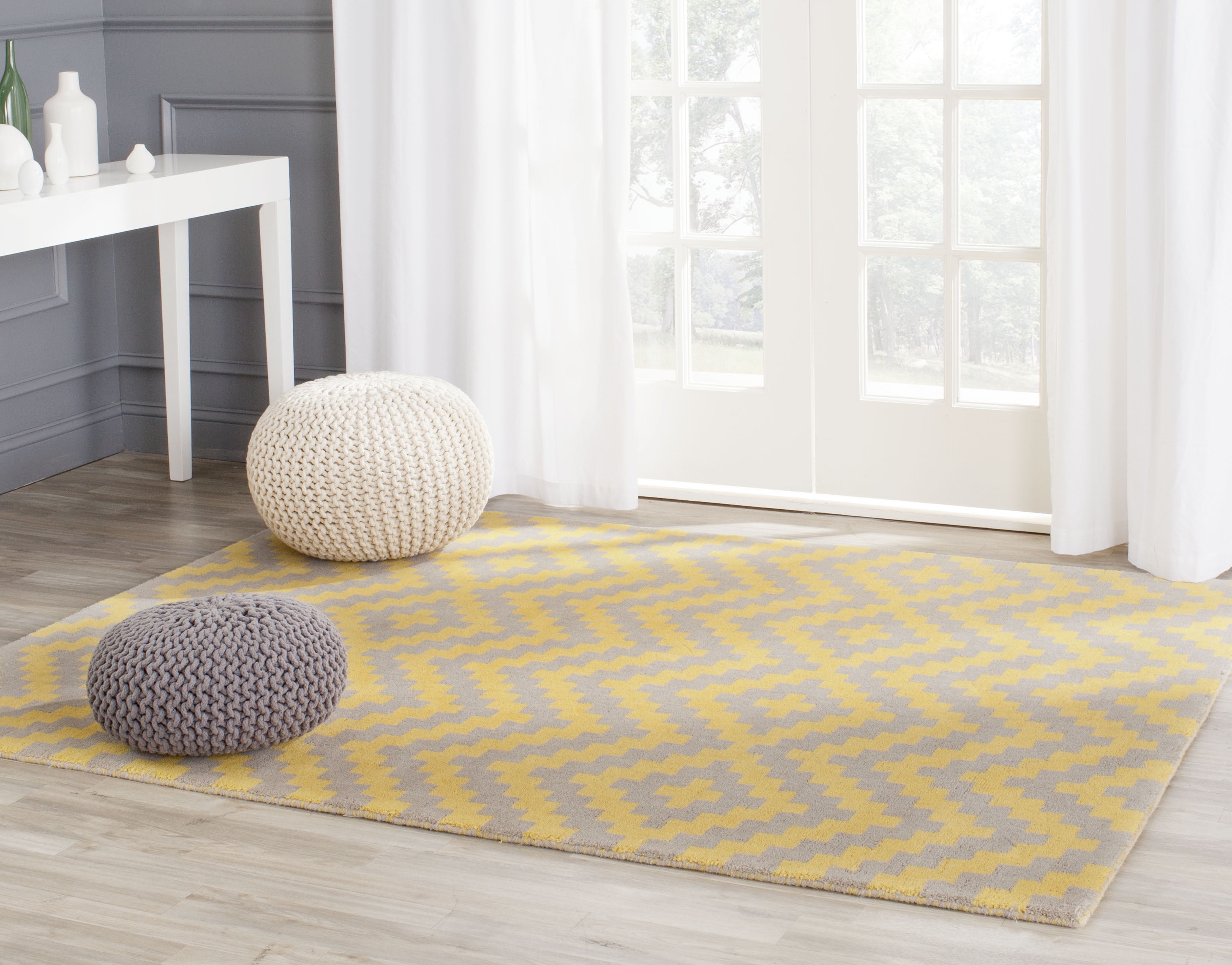 SAFAVIEH Cambridge Adella Geometric Wool Area Rug, Taupe/Gold, 5' x 7 ...
