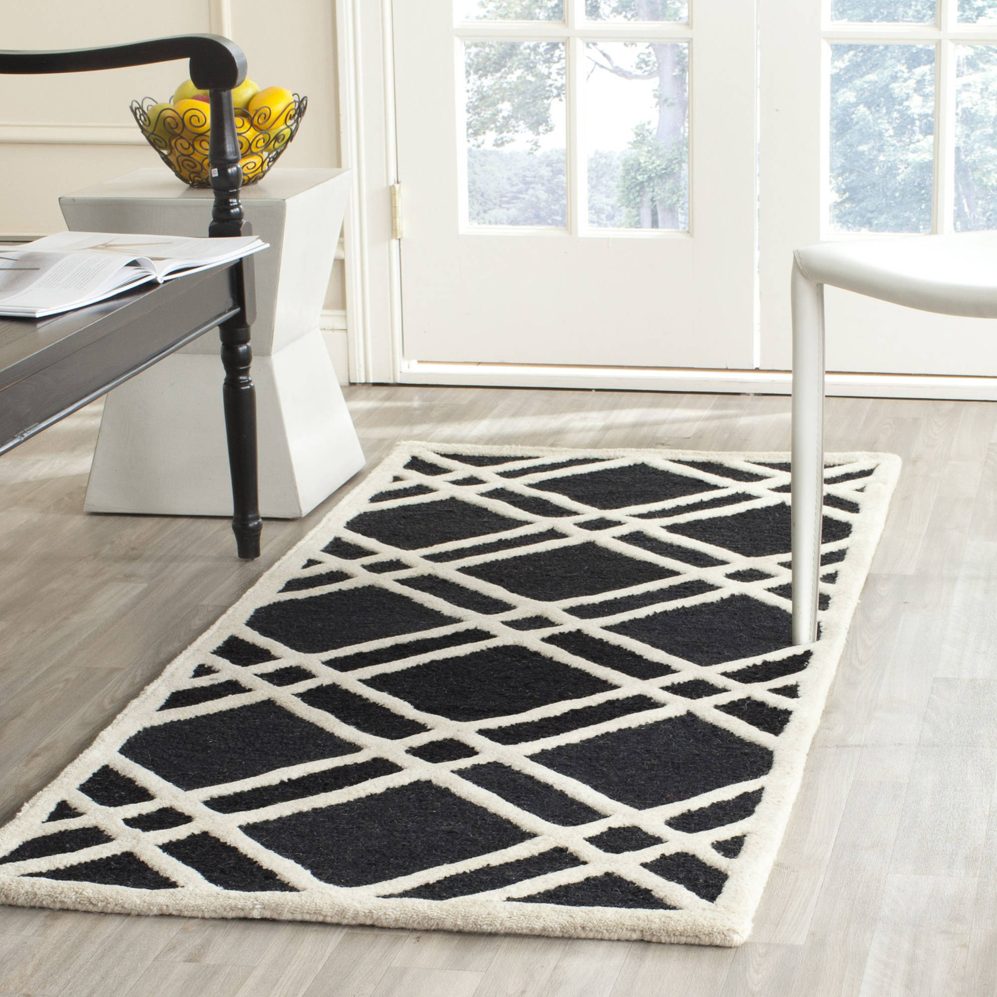 SAFAVIEH Cambridge Judy Geometric Wool Runner Rug, Black/Ivory, 2'6" x ...