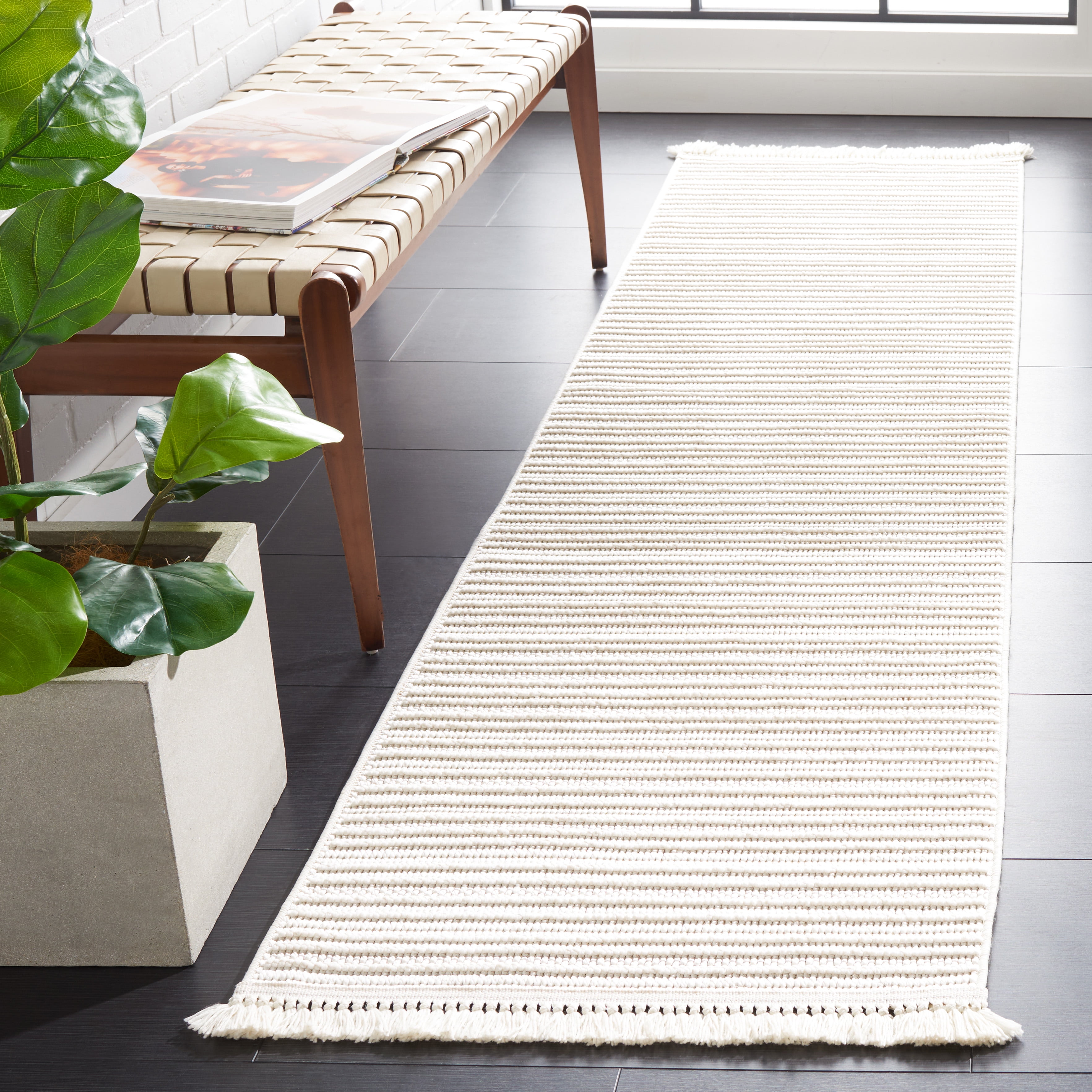 SAFAVIEH Camden Britton Distressed Runner Rug, Ivory, 2'2" x 8 ...