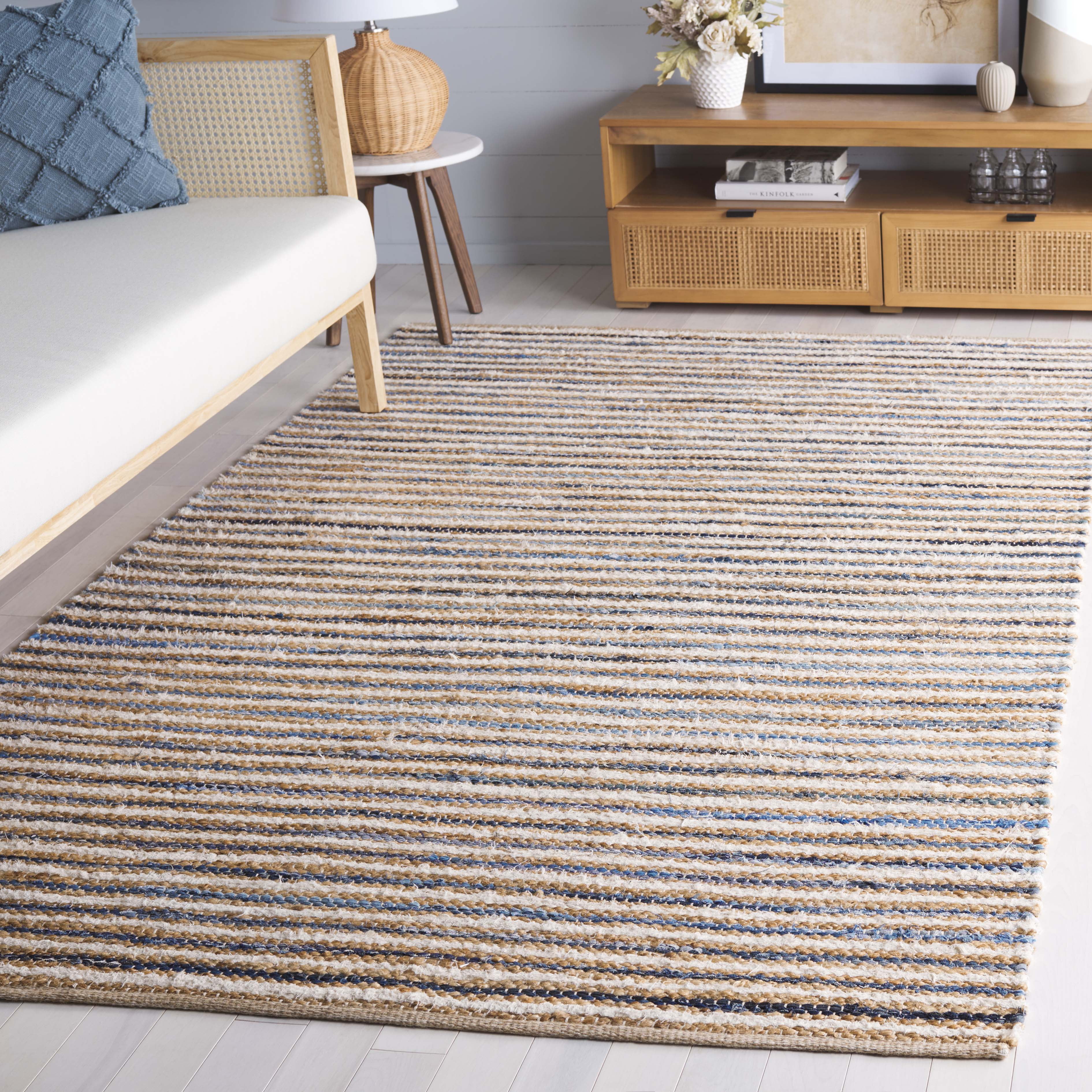 SAFAVIEH Cape Cod Jacinth Striped Area Rug, Natural/Blue, 4' x 6 ...