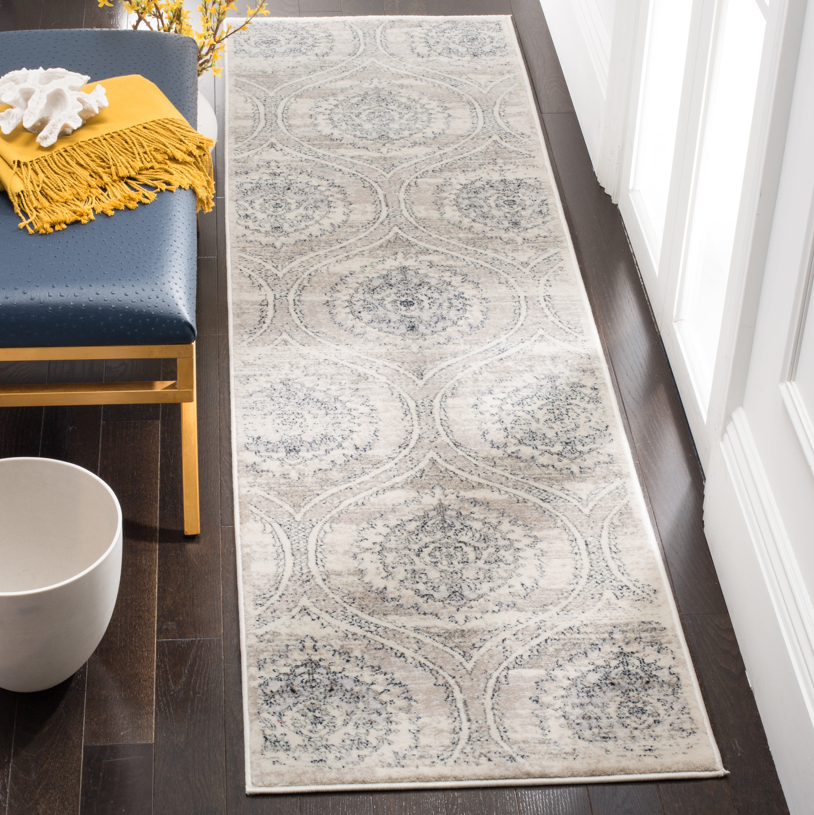 SAFAVIEH Carnegie Margaret Geometric Runner Rug, Light Gray/Cream, 2'3 ...
