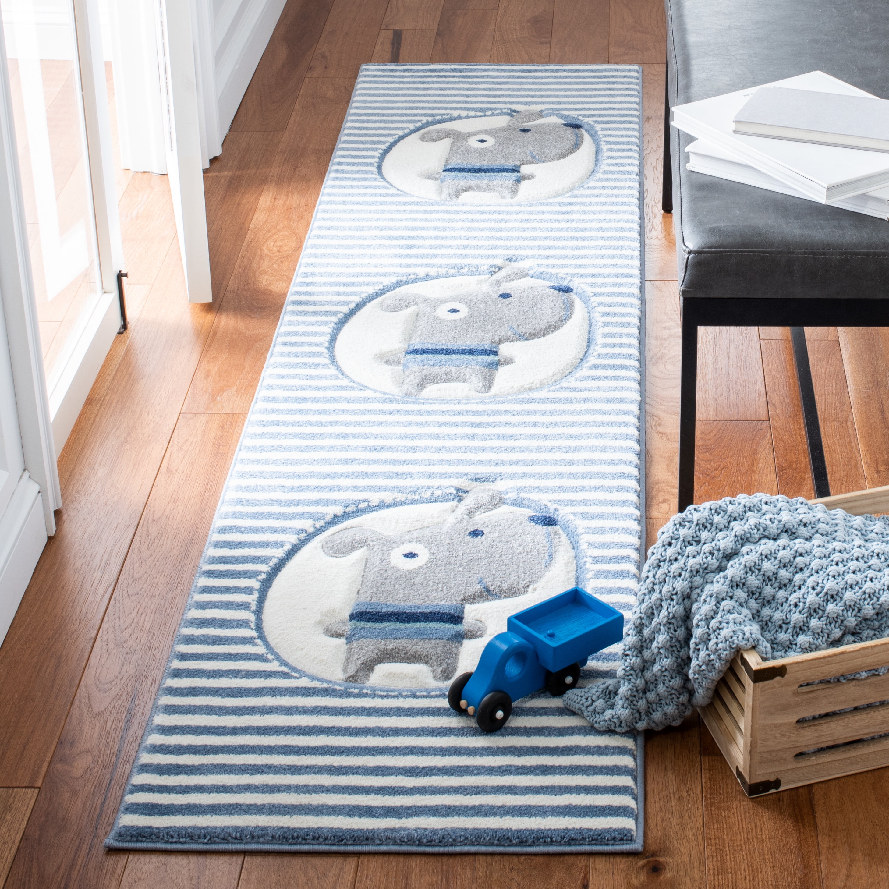SAFAVIEH Carousel Kids Orpa The Dog Runner Rug, Ivory/Blue, 2' x 8 ...