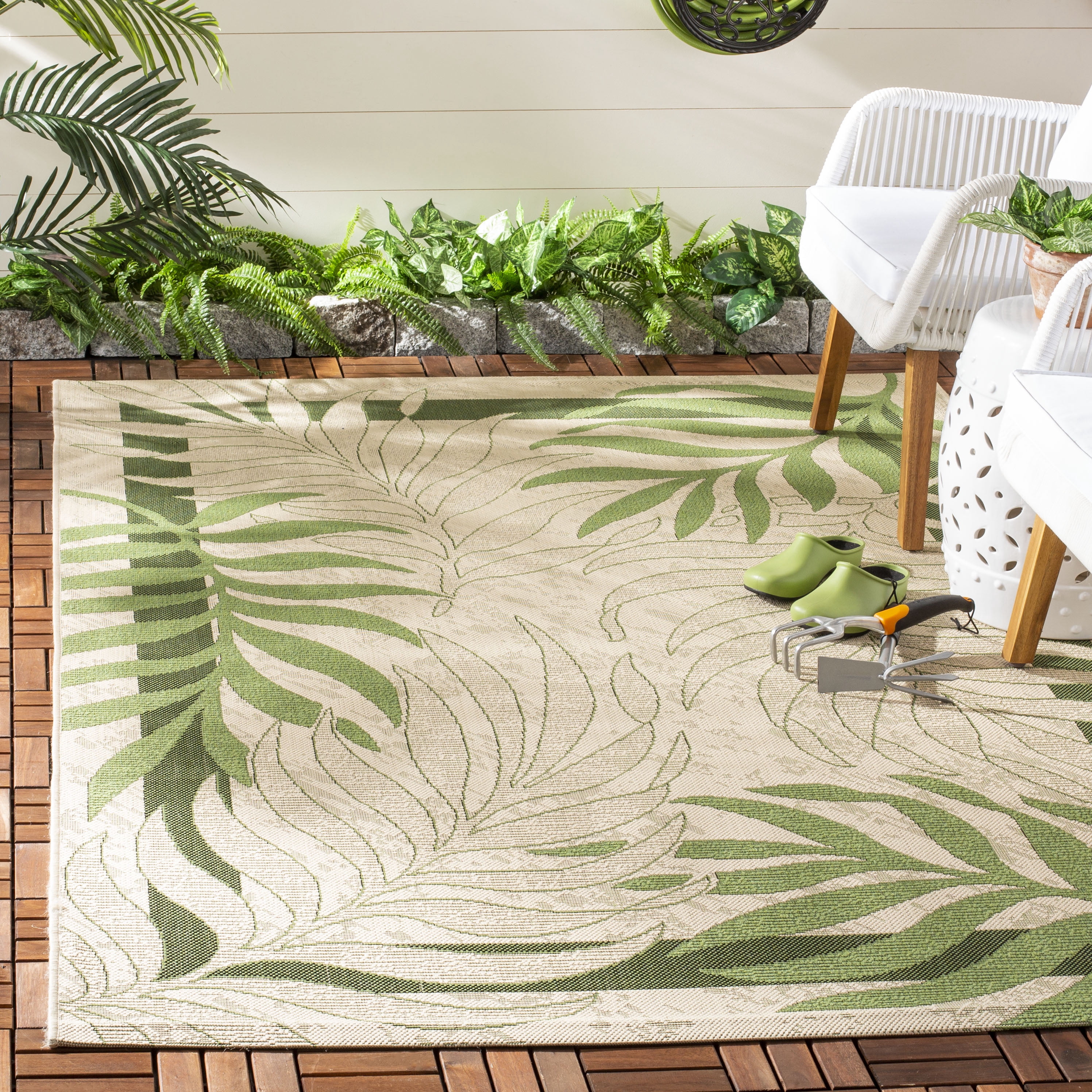 Safavieh Courtyard Cailyn Floral Indoor/Outdoor Area Rug, Cream/Green ...