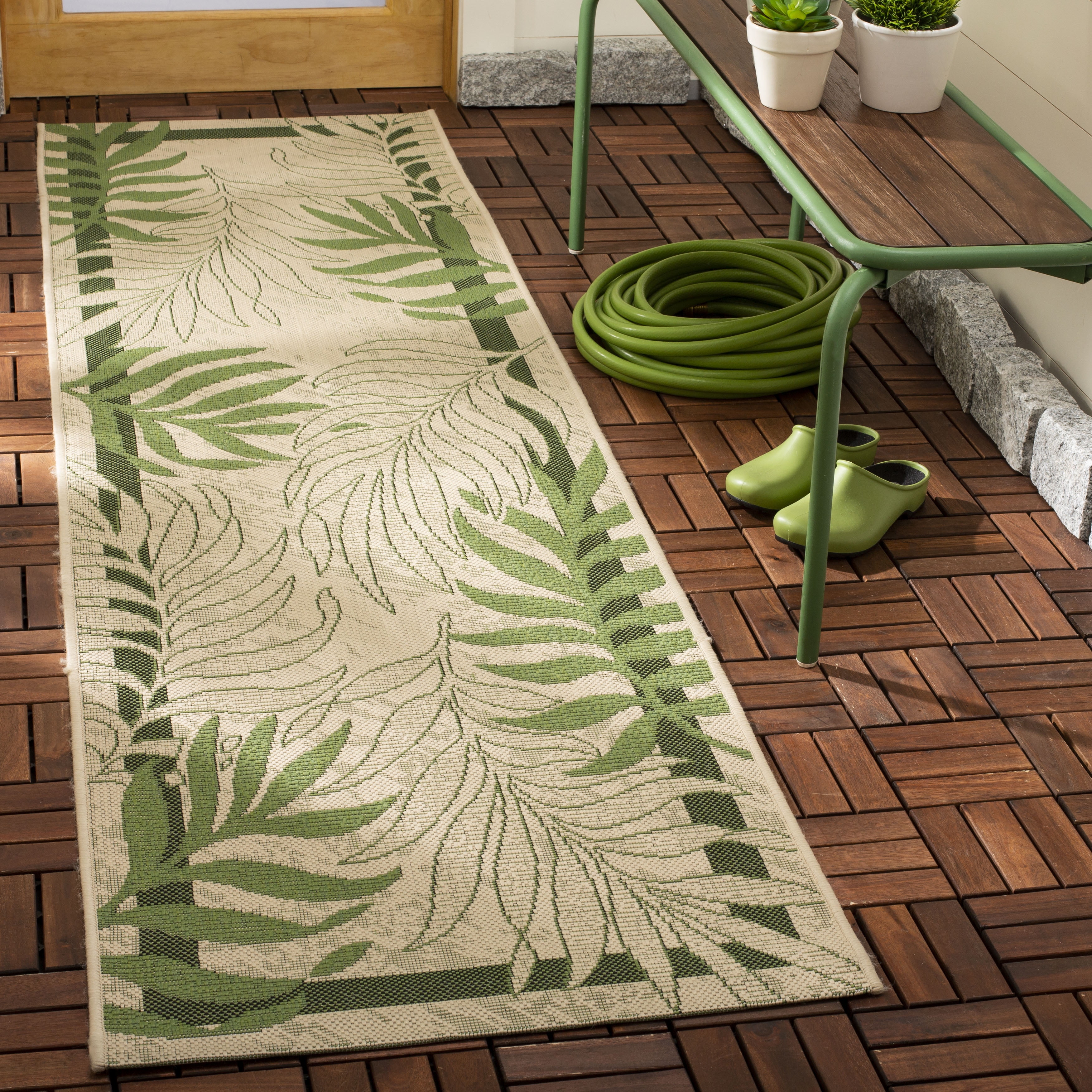Safavieh Courtyard Cailyn Floral Indoor/Outdoor Runner Rug, Cream/Green ...