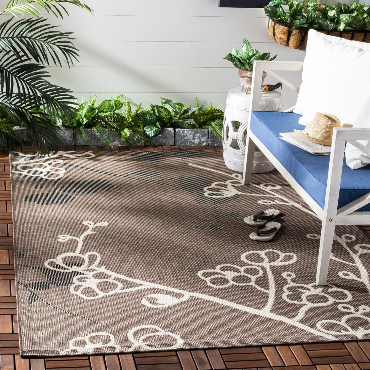 SAFAVIEH Courtyard Christian Floral Indoor/Outdoor Area Rug, Brown ...