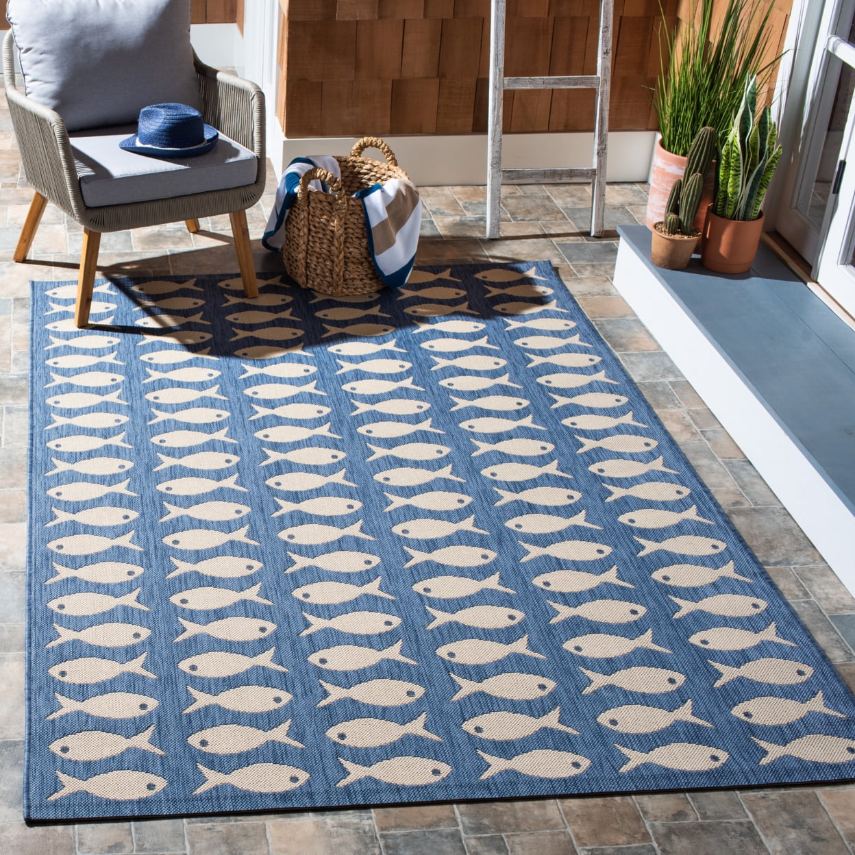 SAFAVIEH Courtyard Tranter Geometric Fish Indoor/Outdoor Area Rug, 5'3 ...