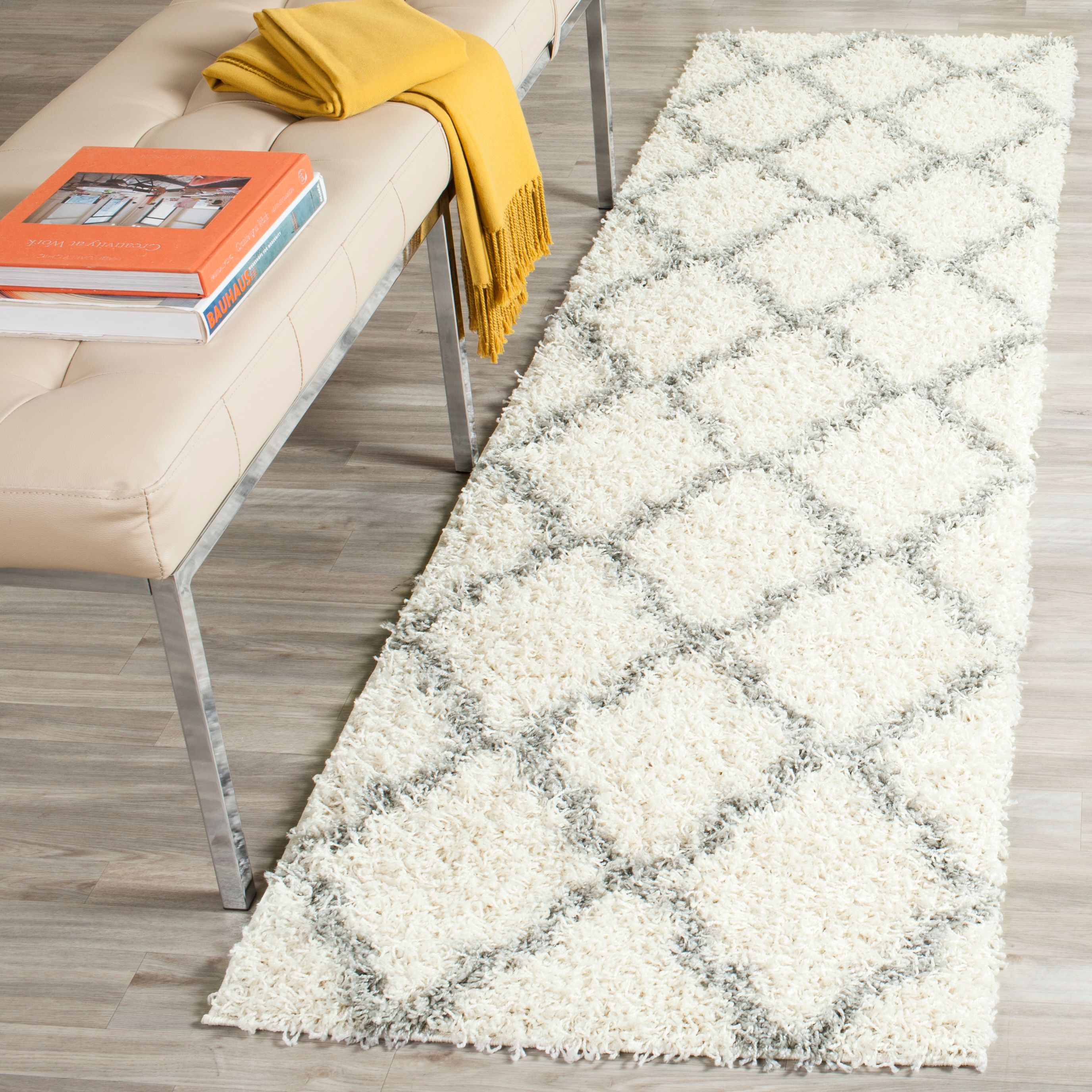 SAFAVIEH Daley Geometric Plush Shag Runner Rug, Navy/Ivory, 2'3" x 8 ...